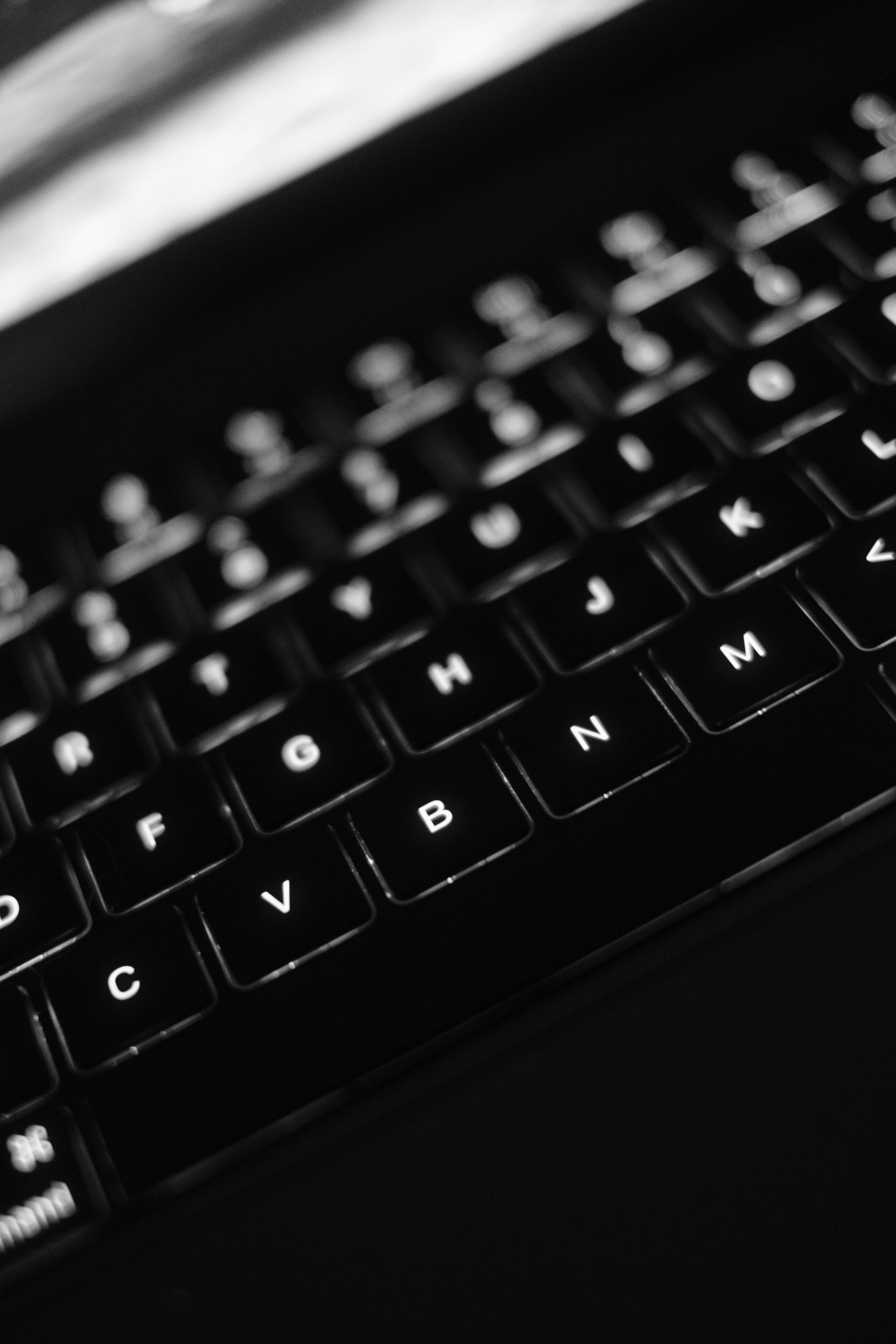 Midnight Keyboard: A Quiet Window into Digital Craft