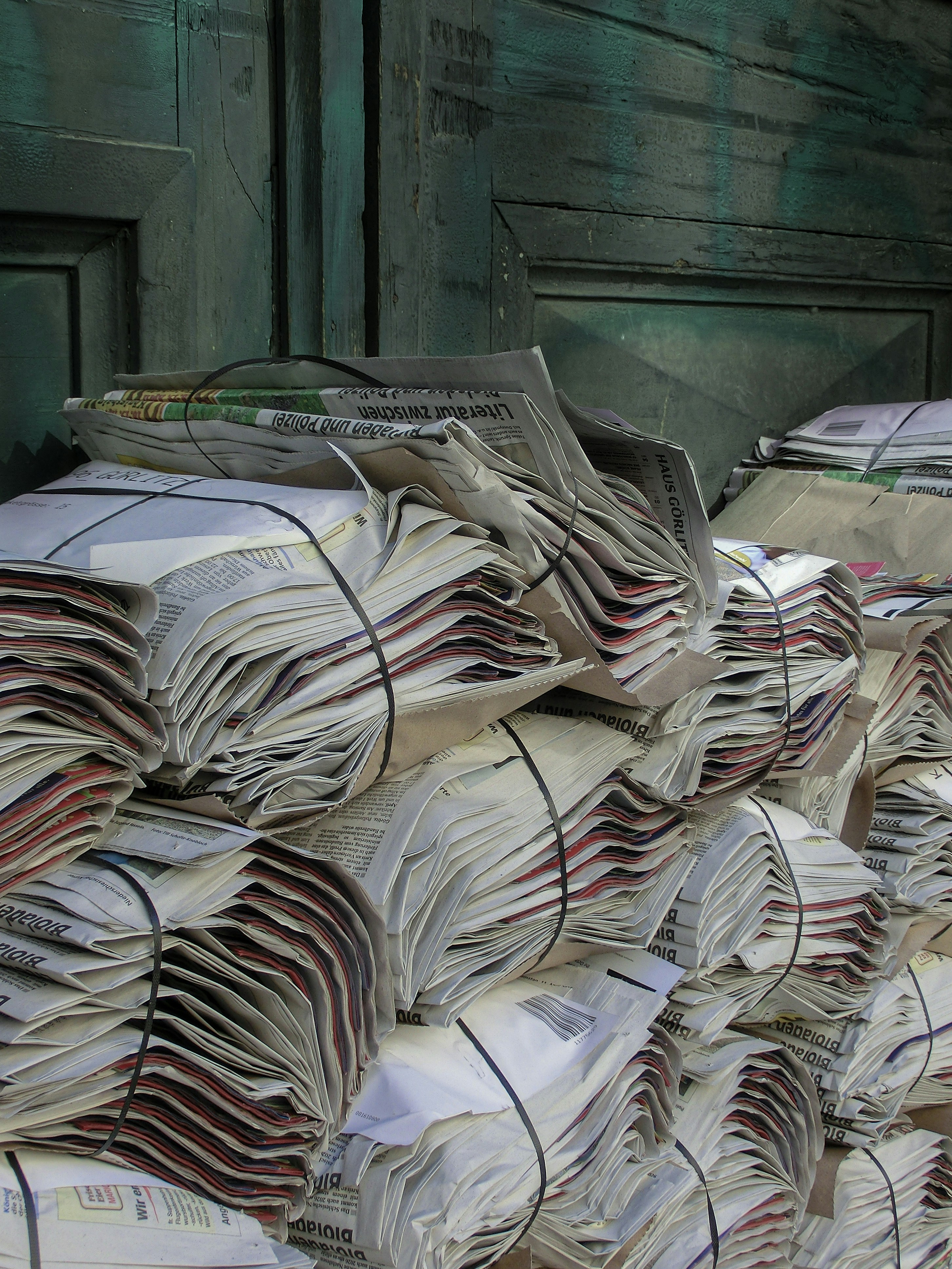 Bundled News in Quiet Disorder