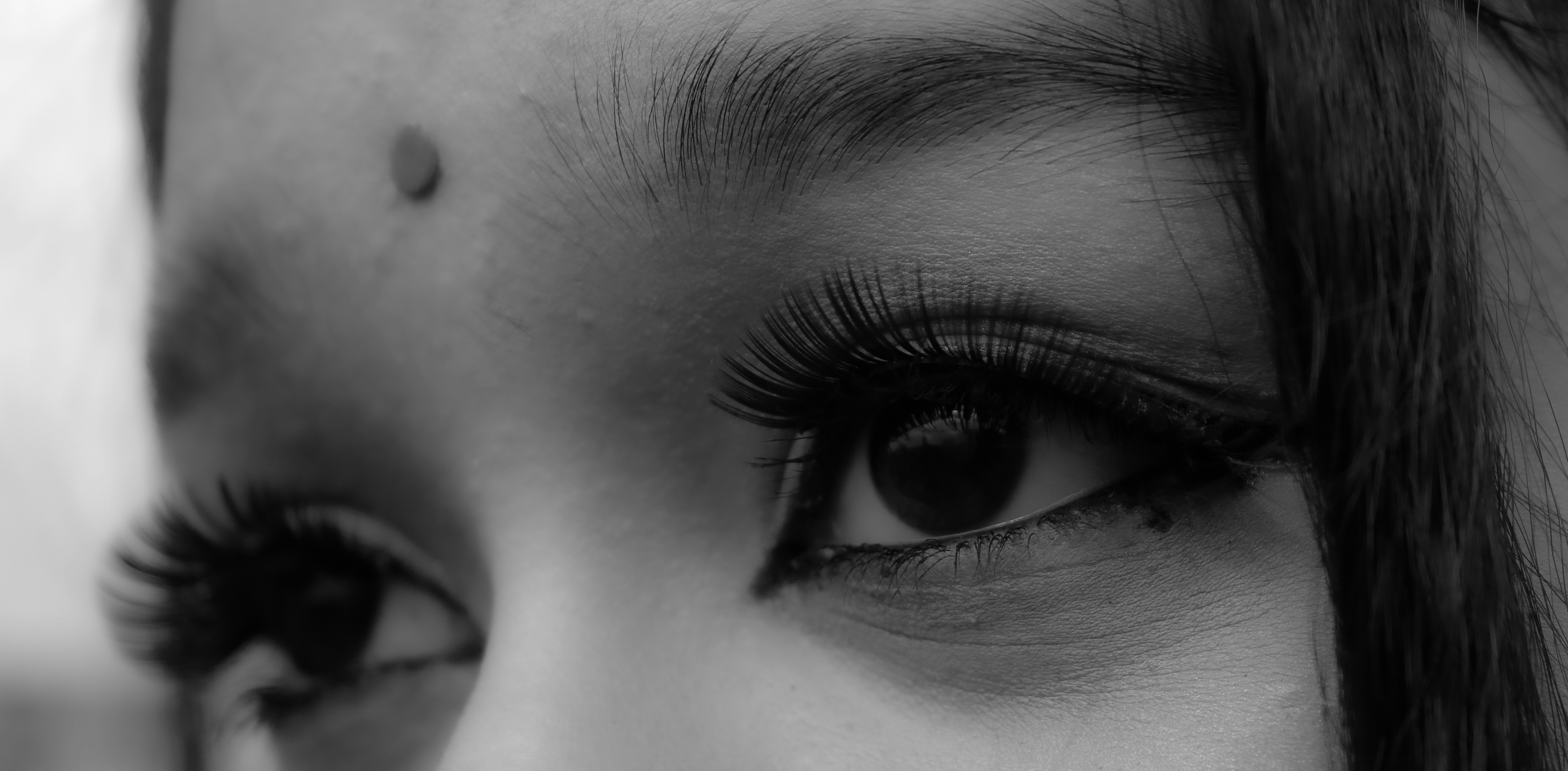 Focused Gaze: A Close-Up of Eyelashes and Eye in Monochrome