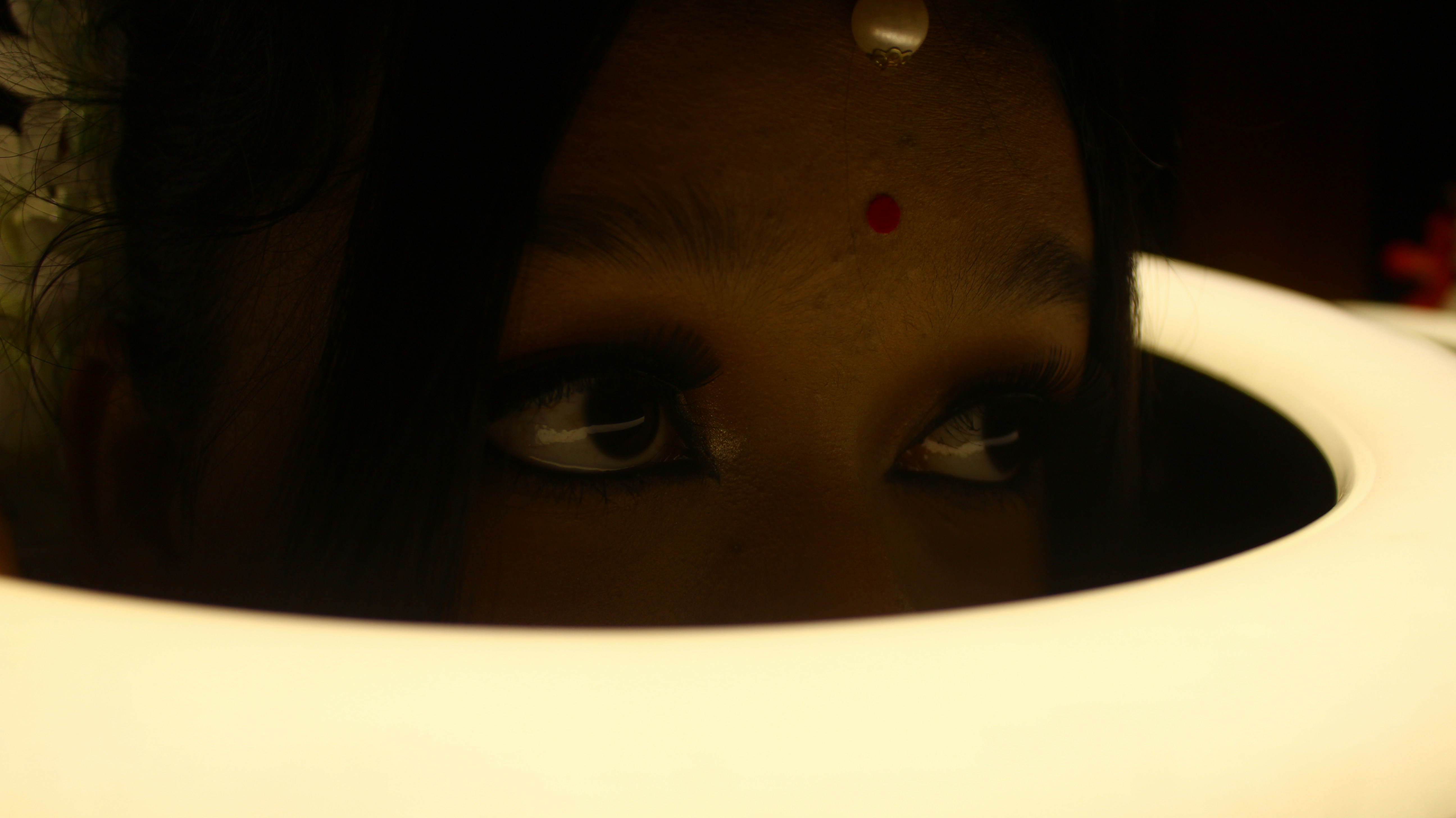 Glowing Gaze Through the Rim of Light
