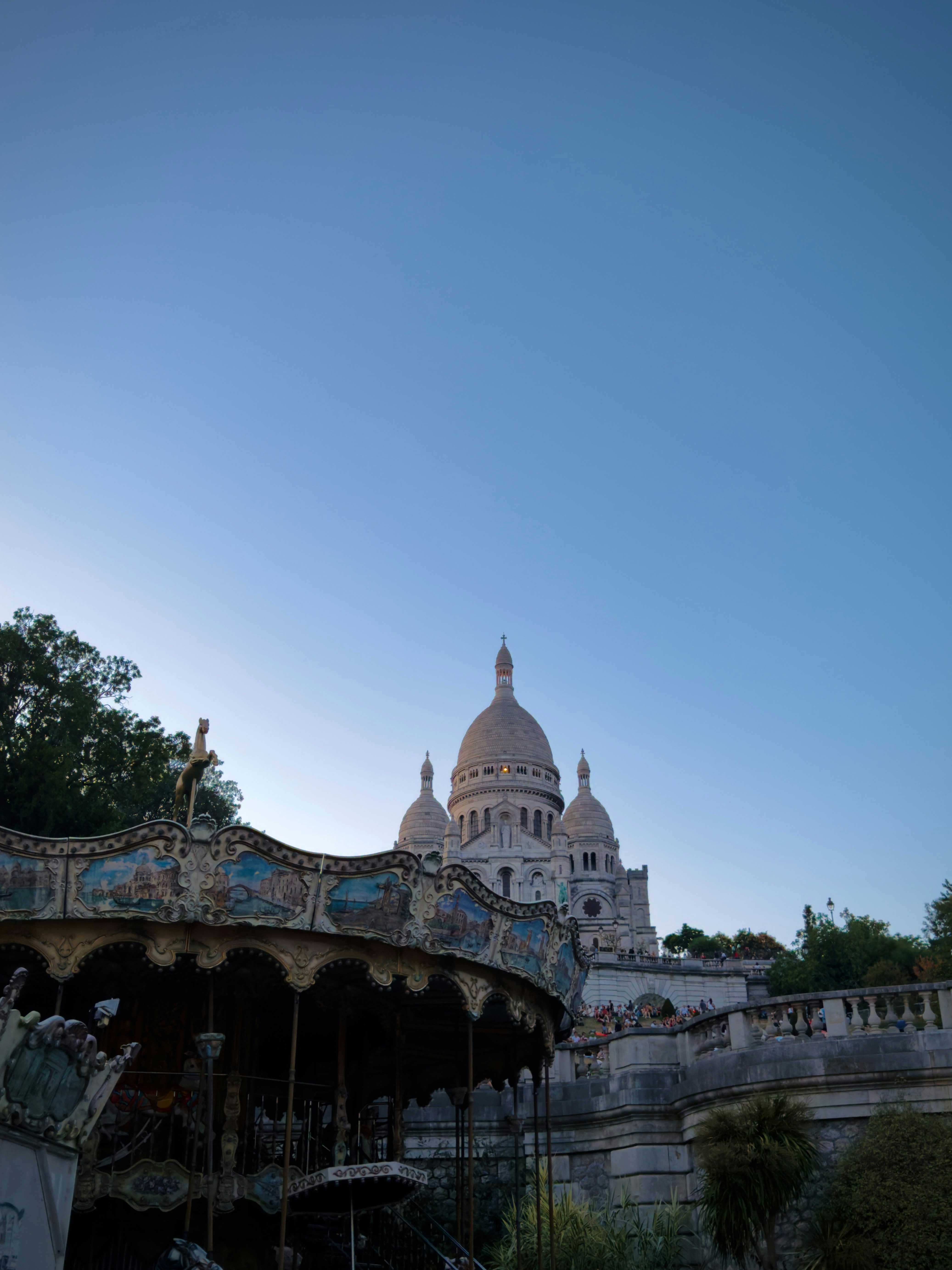 Gentle Arc of the Basilica and Carousel Under Clear Summer Sky