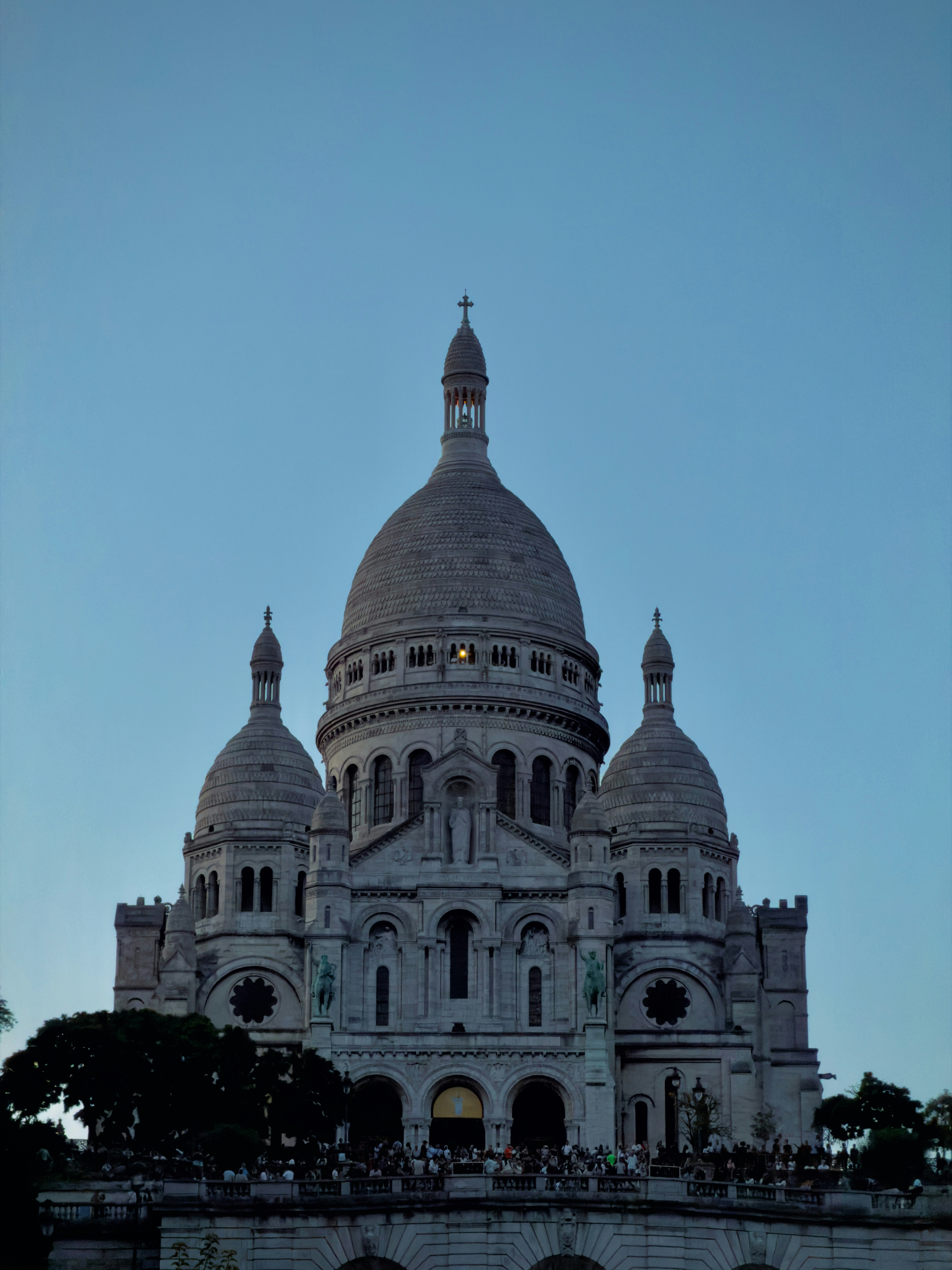 Sacré-Cœur Beneath a Clear Evening Sky