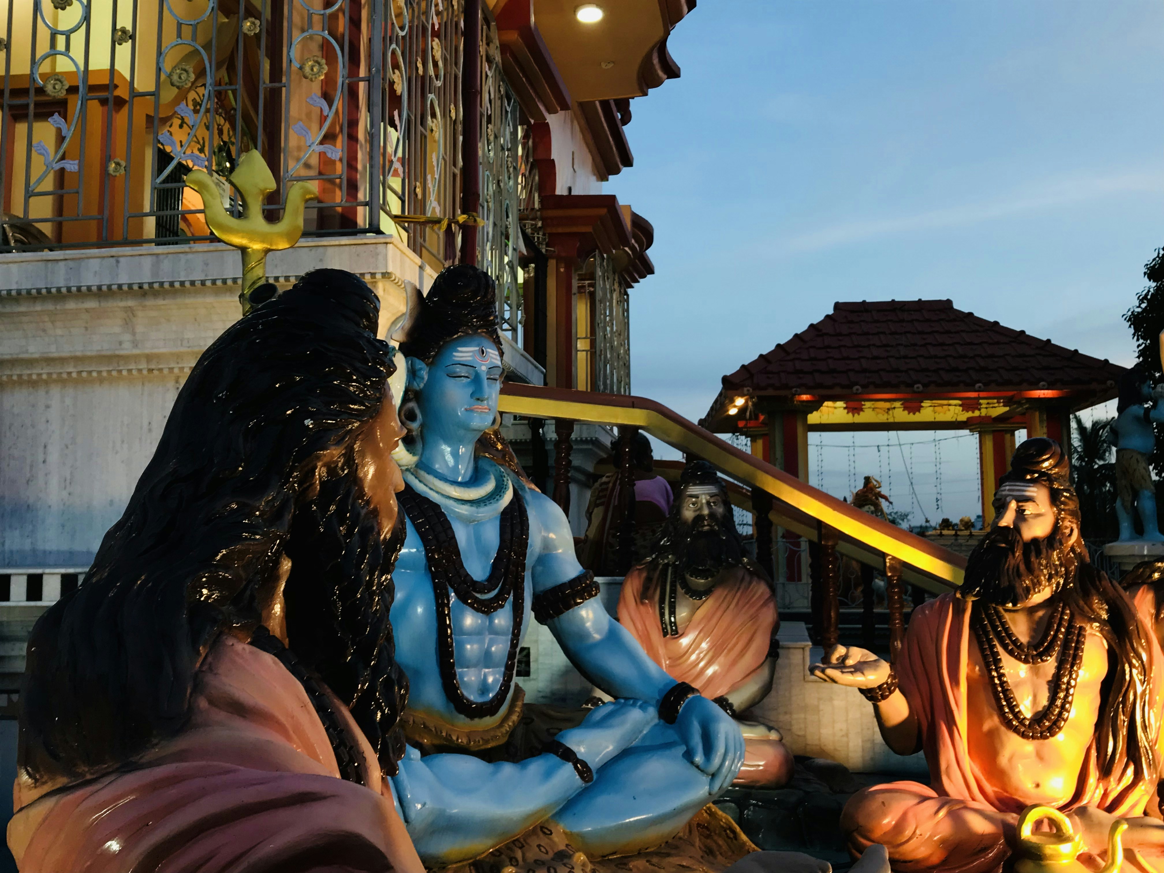 Blue Lord in Conversation: A Sculpted Tableau at Temple Terrace