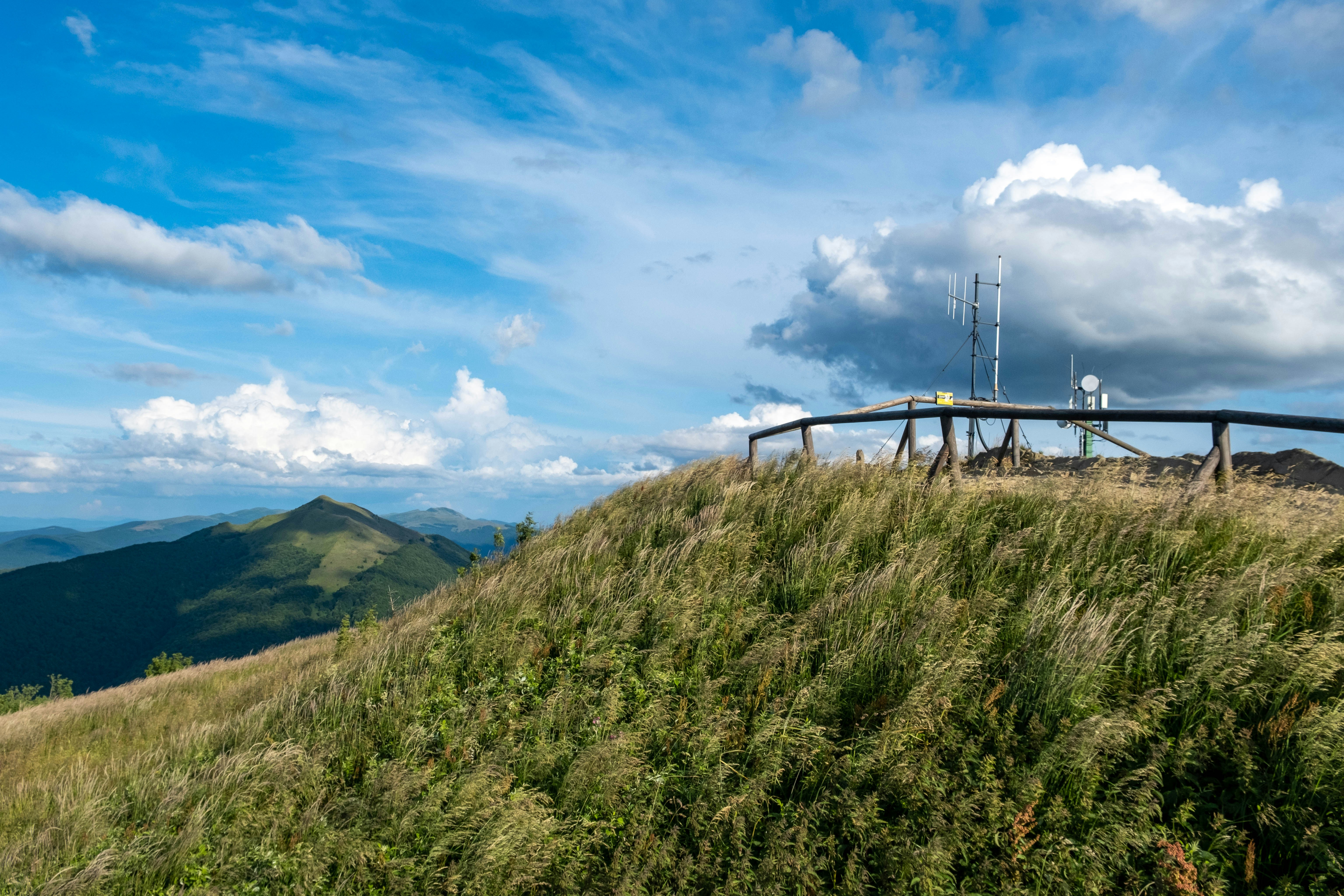 High Ridge Observatory: A Wind-Swept Promontory with Communications Deck