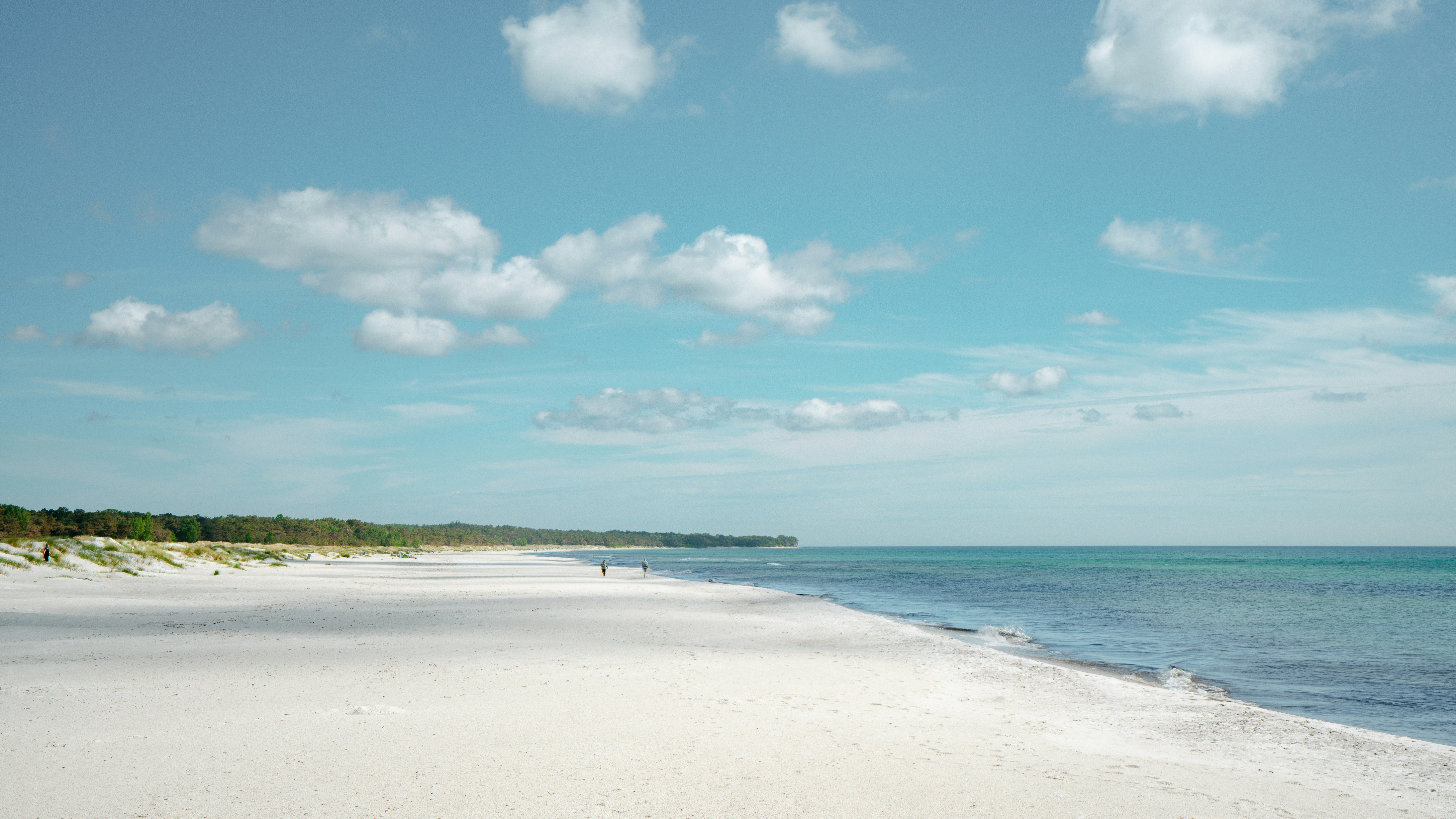 Quiet Coastal Horizon: White Sand, Blue Sea, and Open Sky