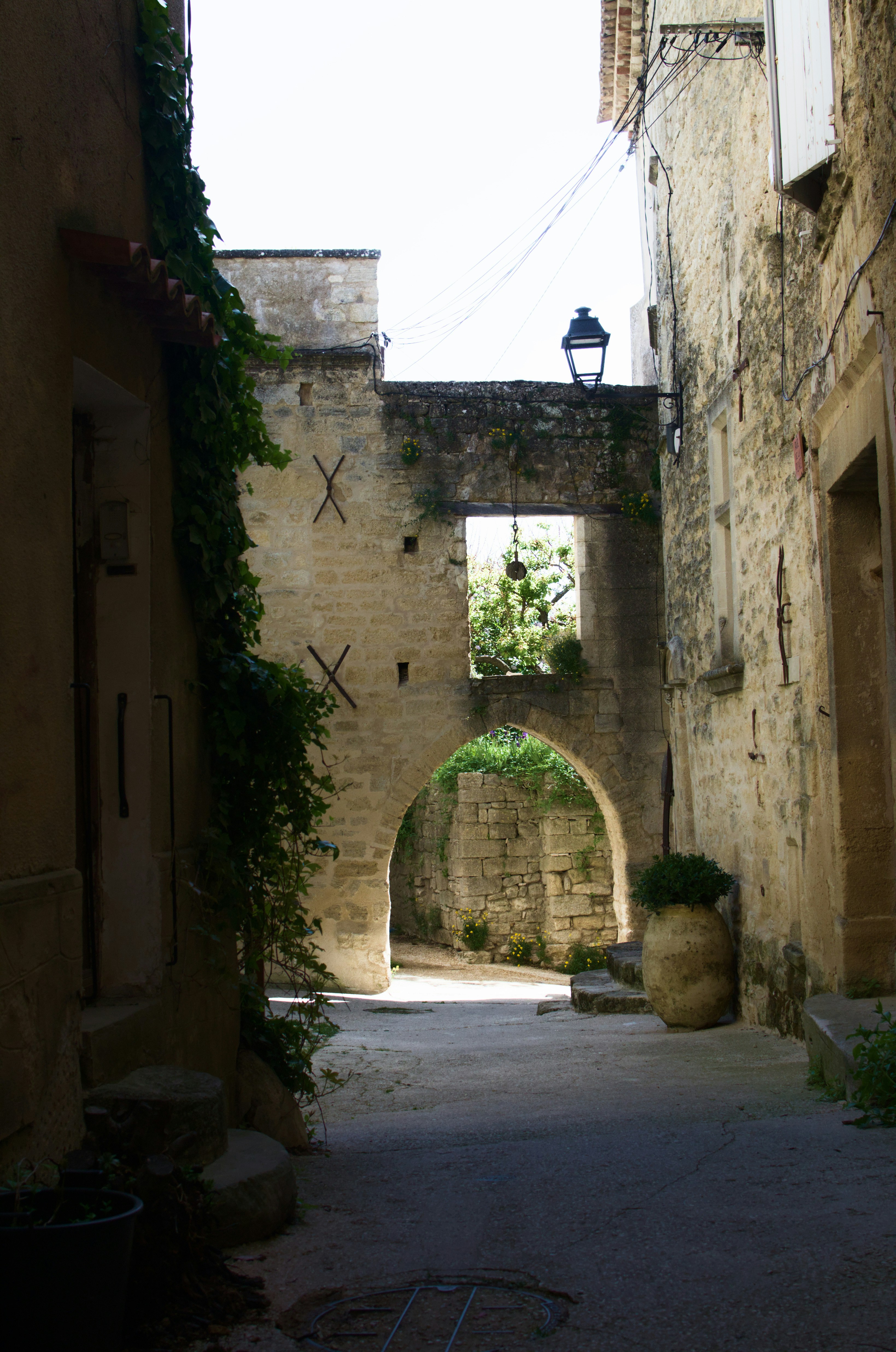 Stone Archway Gateway: Sunlit Arch Framed by Ancient Walls