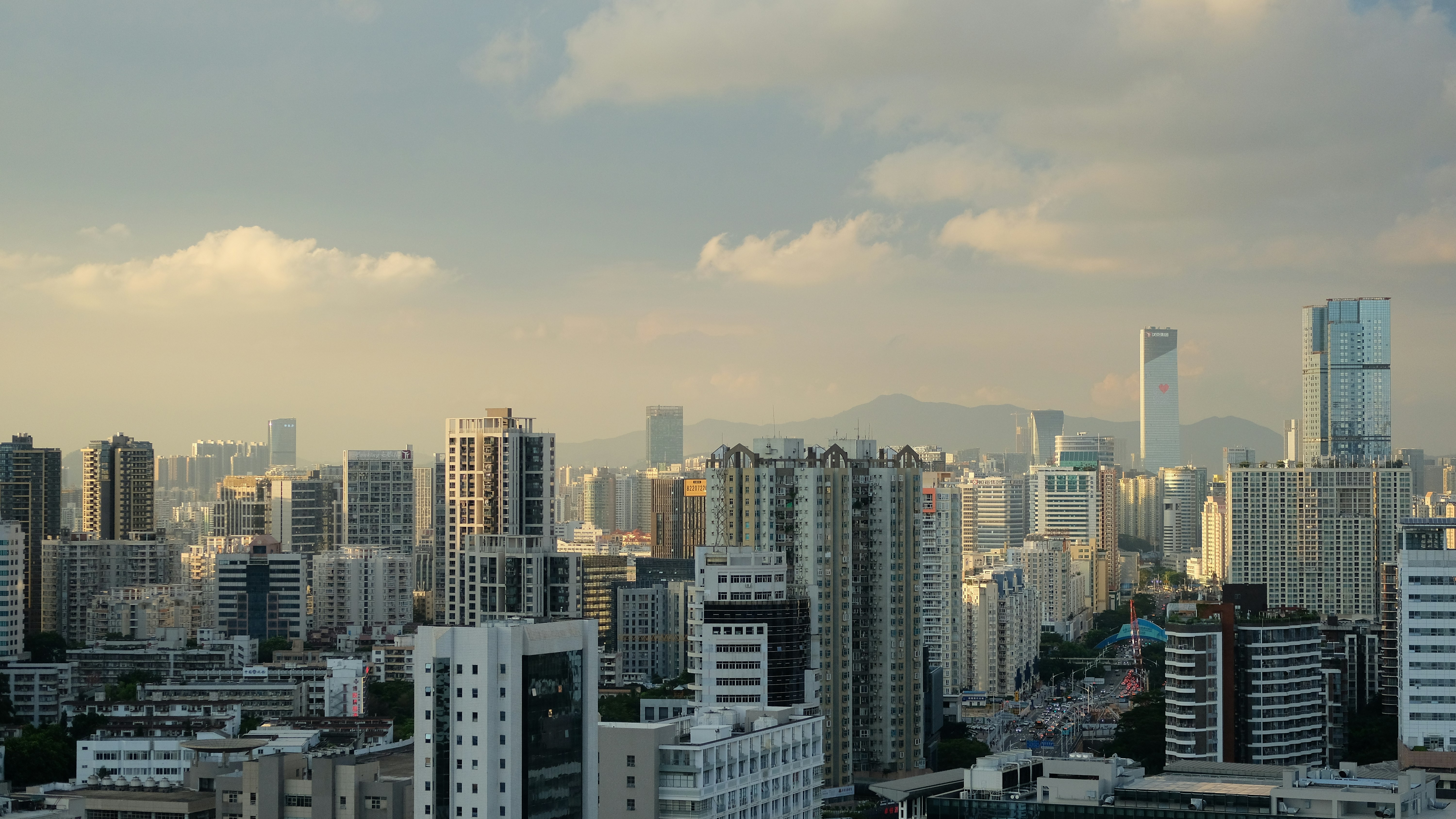 Sunlit Skyline: Midday Depth Across a Dense Urban Spine