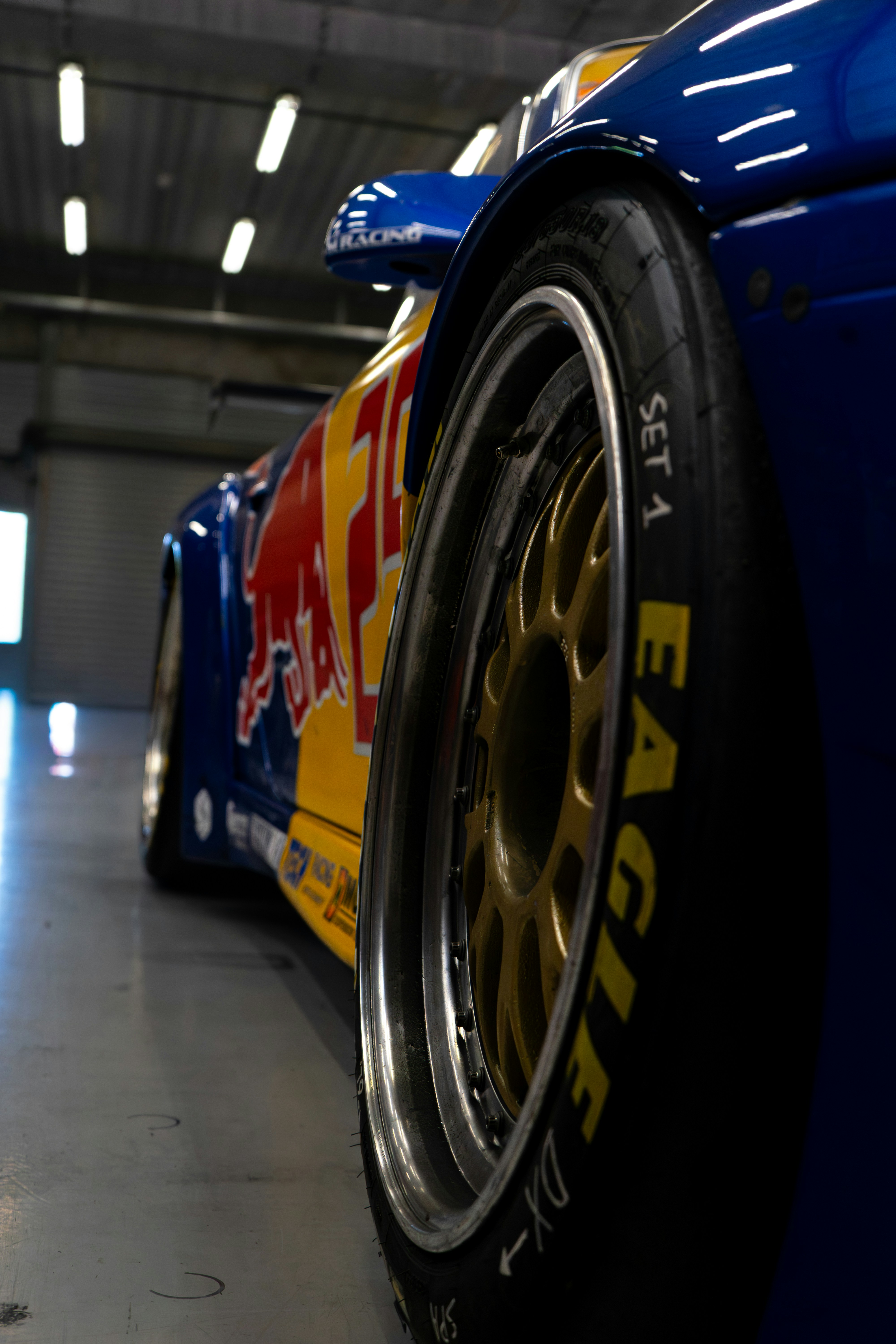 Turbo Vortex: close-up on the Red Bull race bias wheel and tire