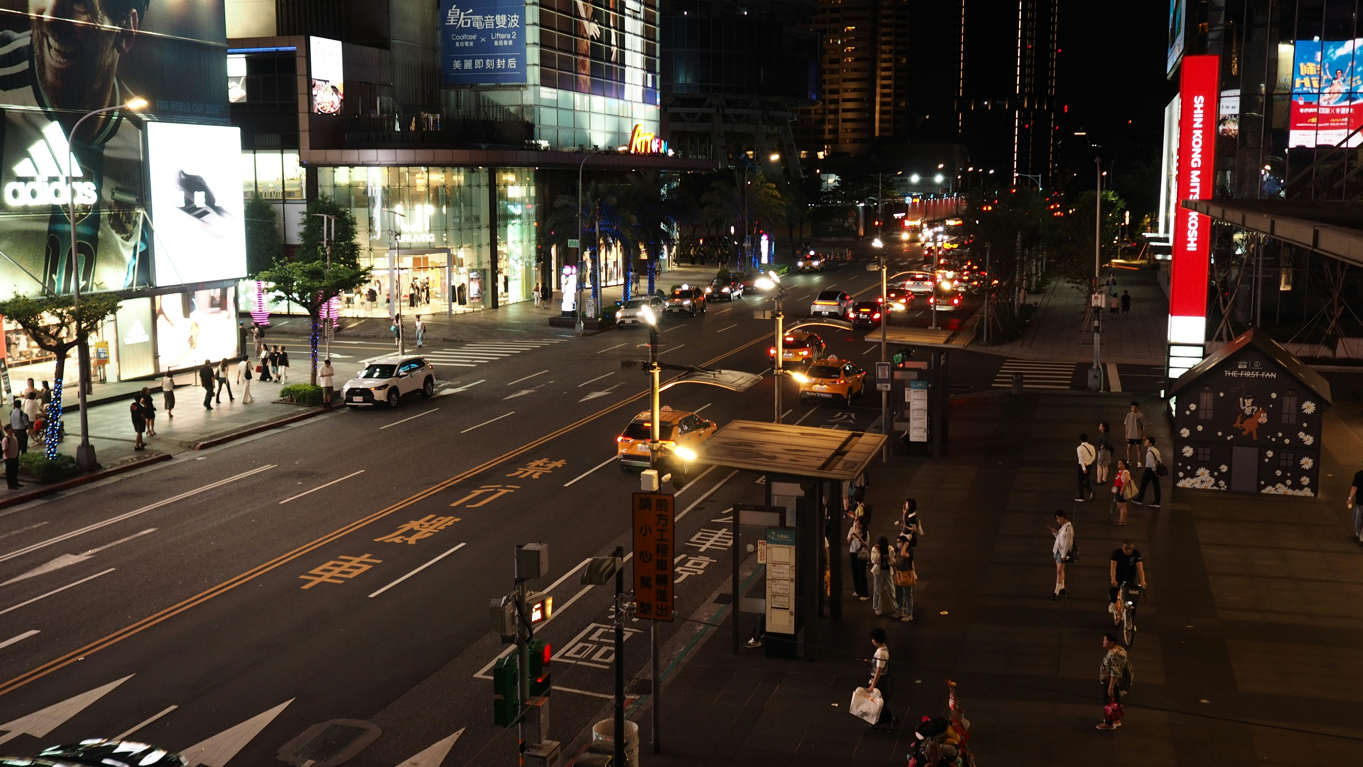 Neon Avenue at Dusk: City Pulse from a Sidewalk Perspective