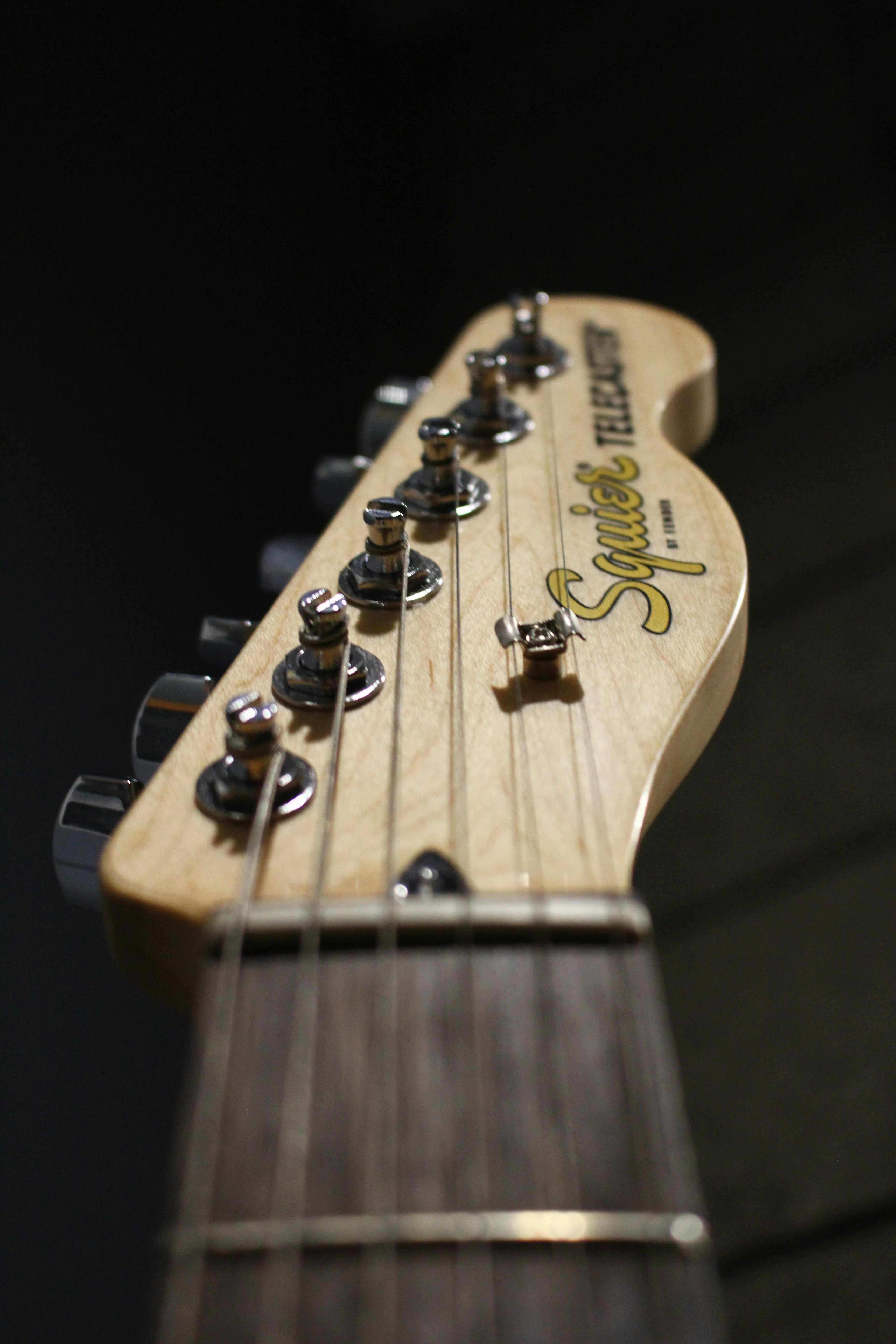 Tuned Aluminum Strings: Headstock in Focus