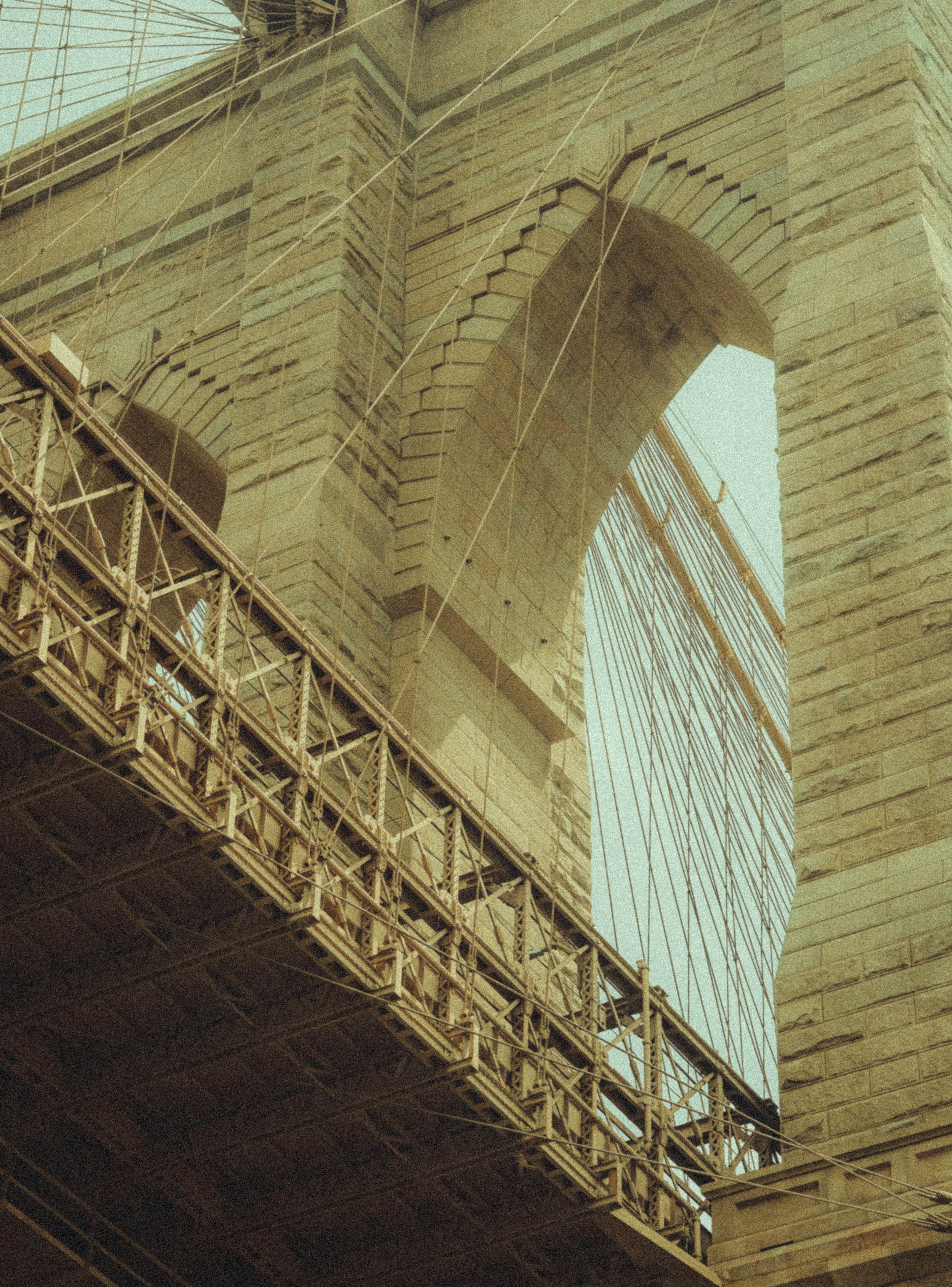 Suspended Geometry: Brooklyn Bridge Cables Framing the Arch