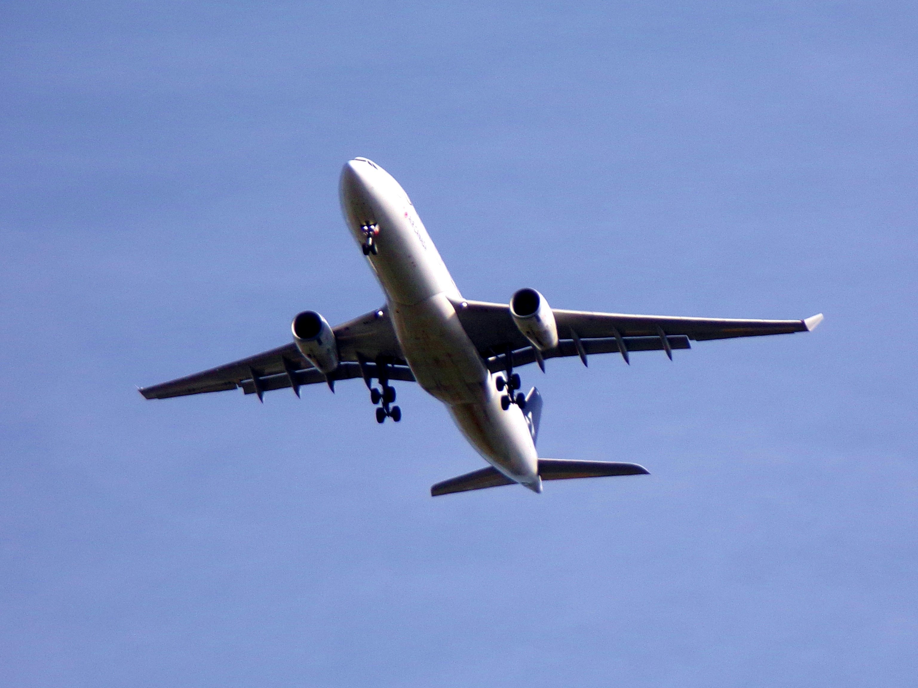 Approaching Skybound: Subtle Portrait of a Jet in ascent