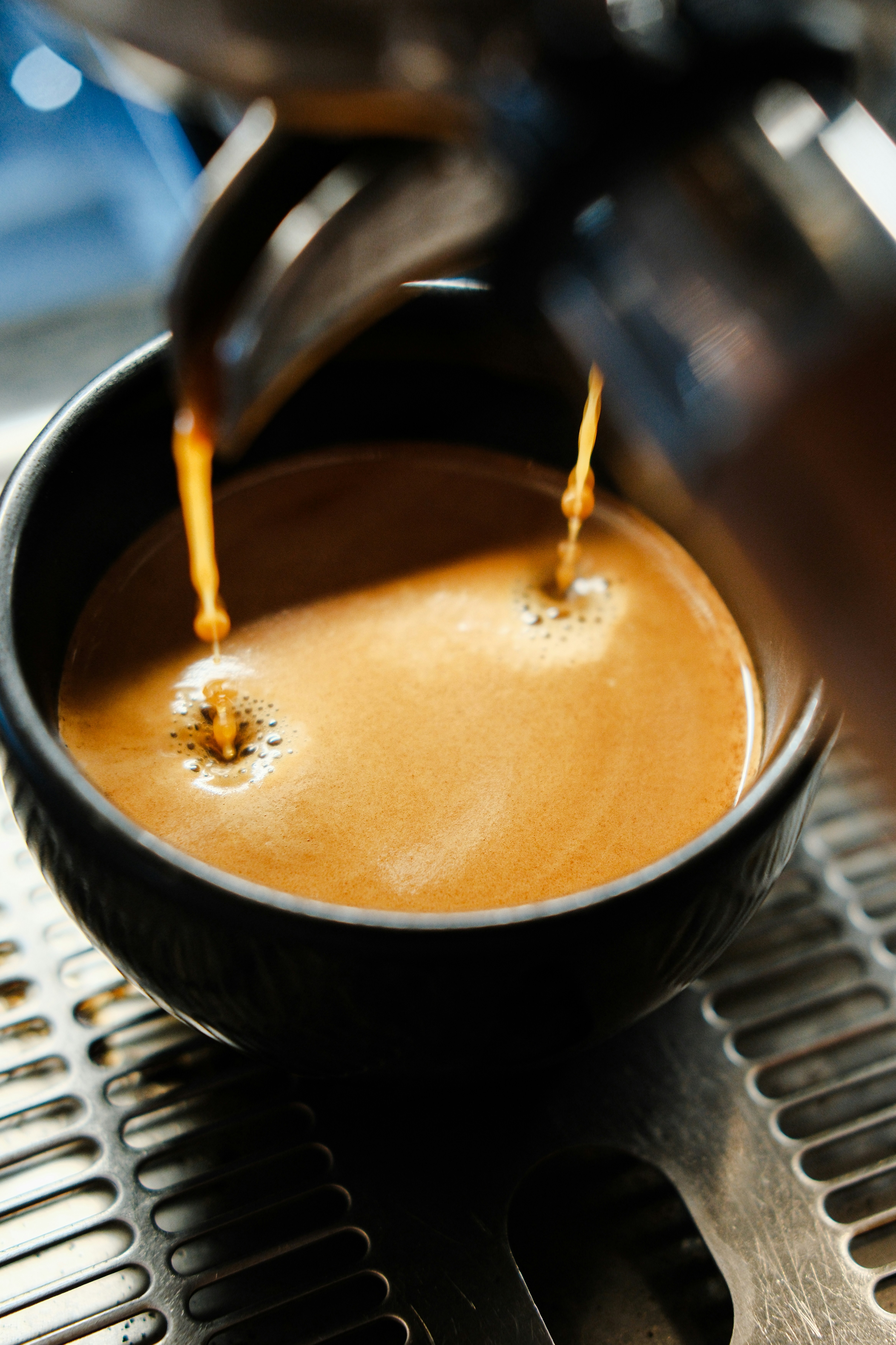 Flowing Espresso: Beans Race into a Creamy Cup