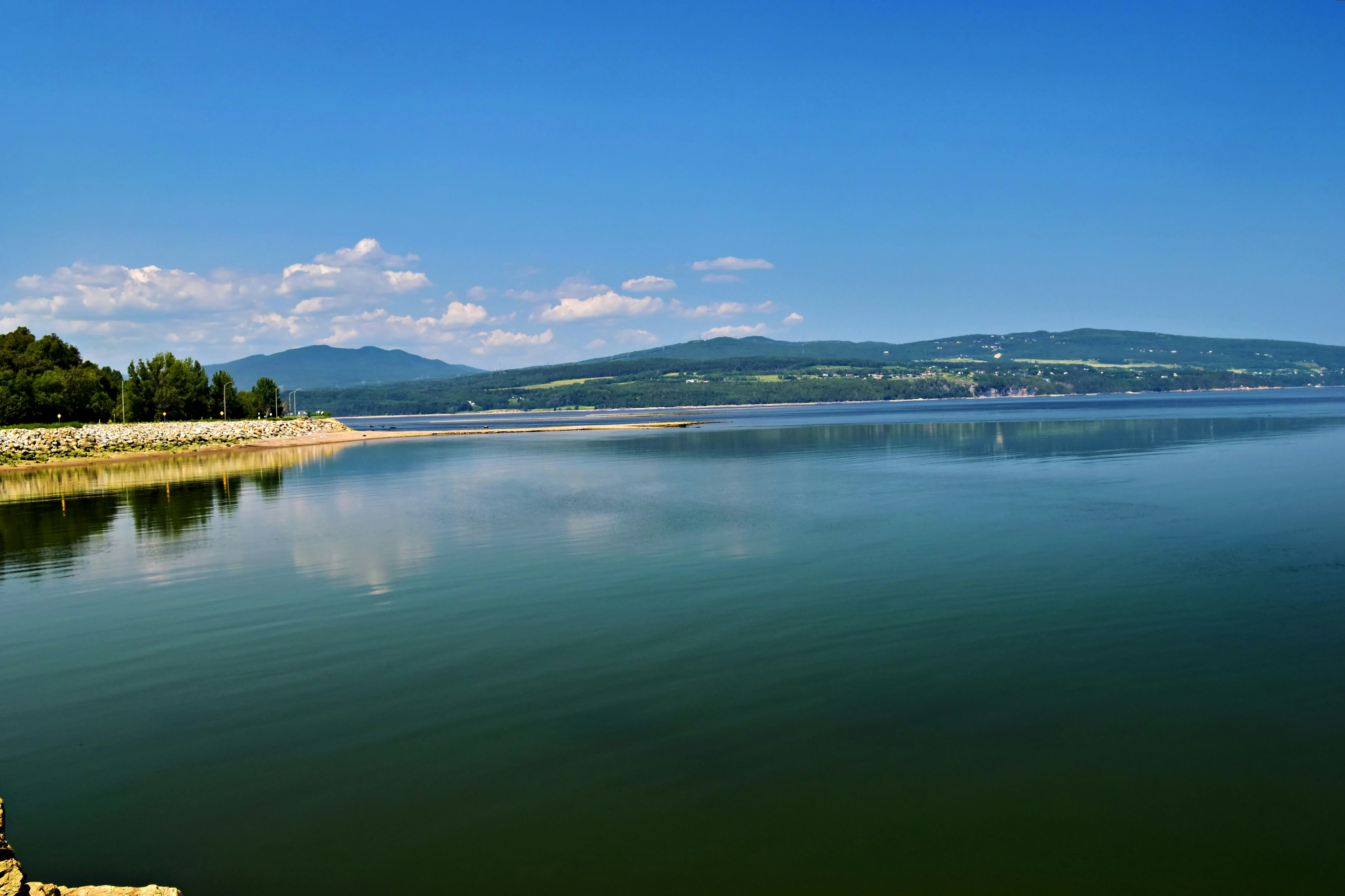 Quiet Lakefront Vista Under a Clear Blue Sky
