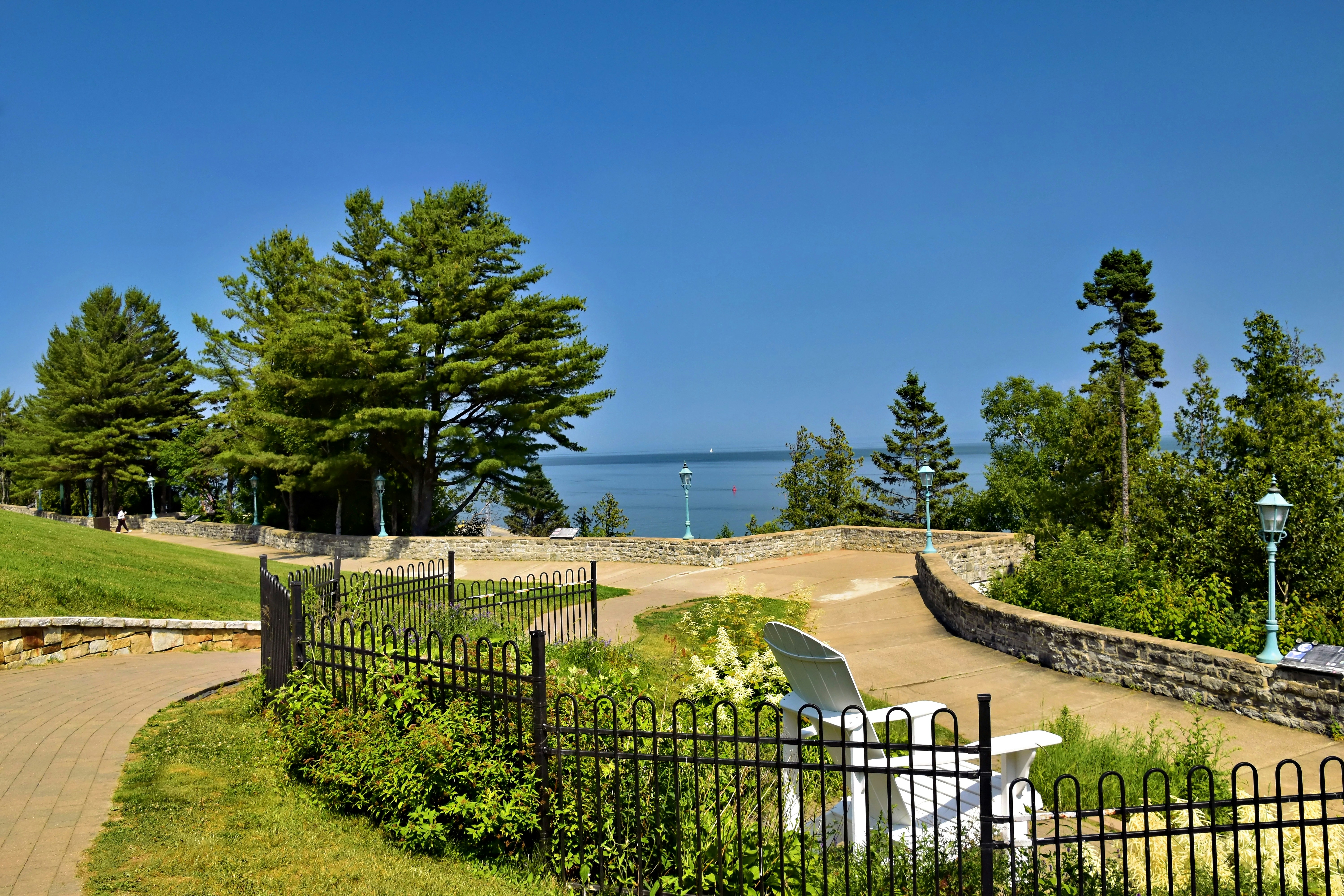 Seaside Terrace: A Quiet Coastal Park Overlook