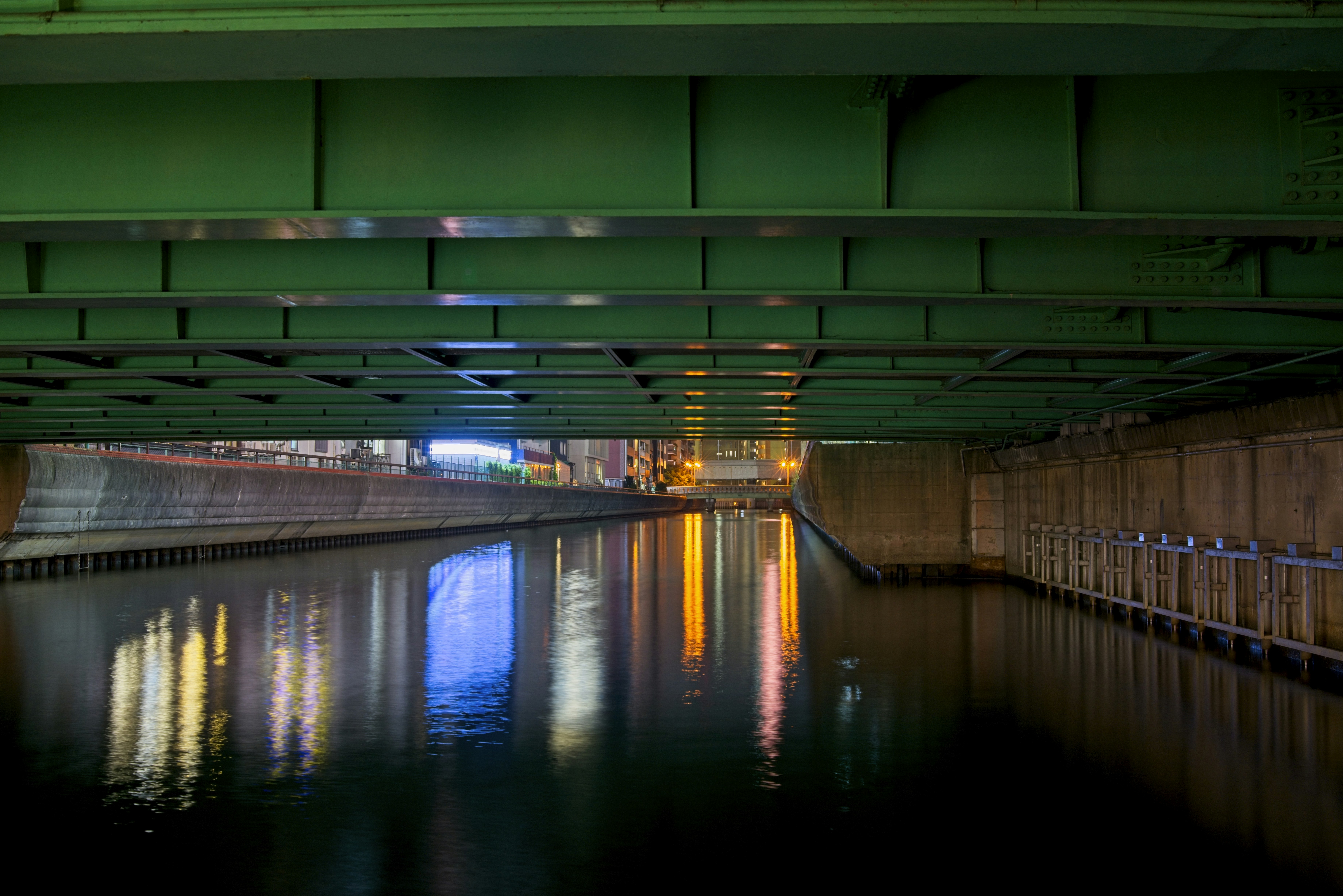 Under the Green Span: Reflections on a Quiet Canal Night