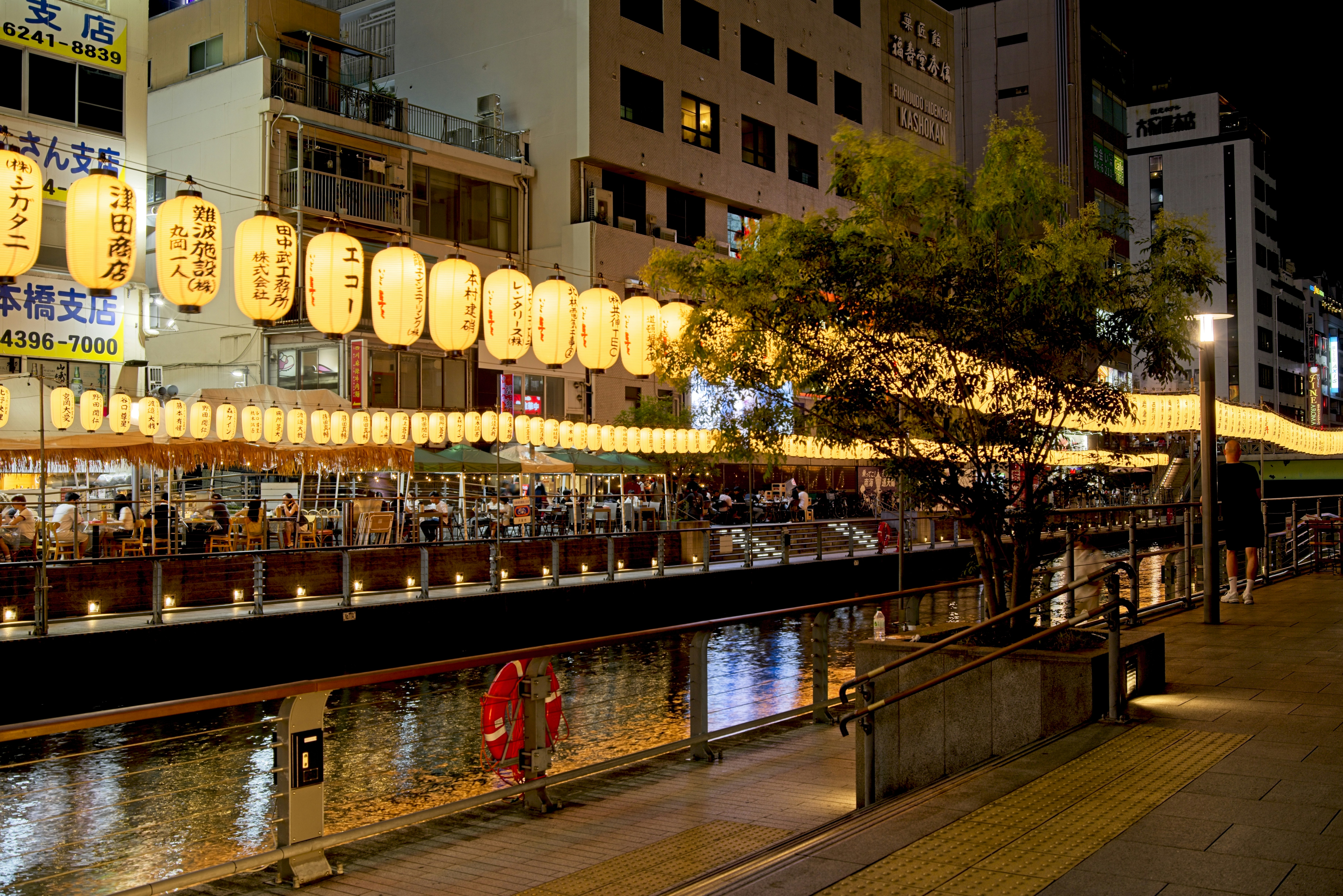 Lanterns Over the Canal: Nightlife Reflections by the Riverside Walk