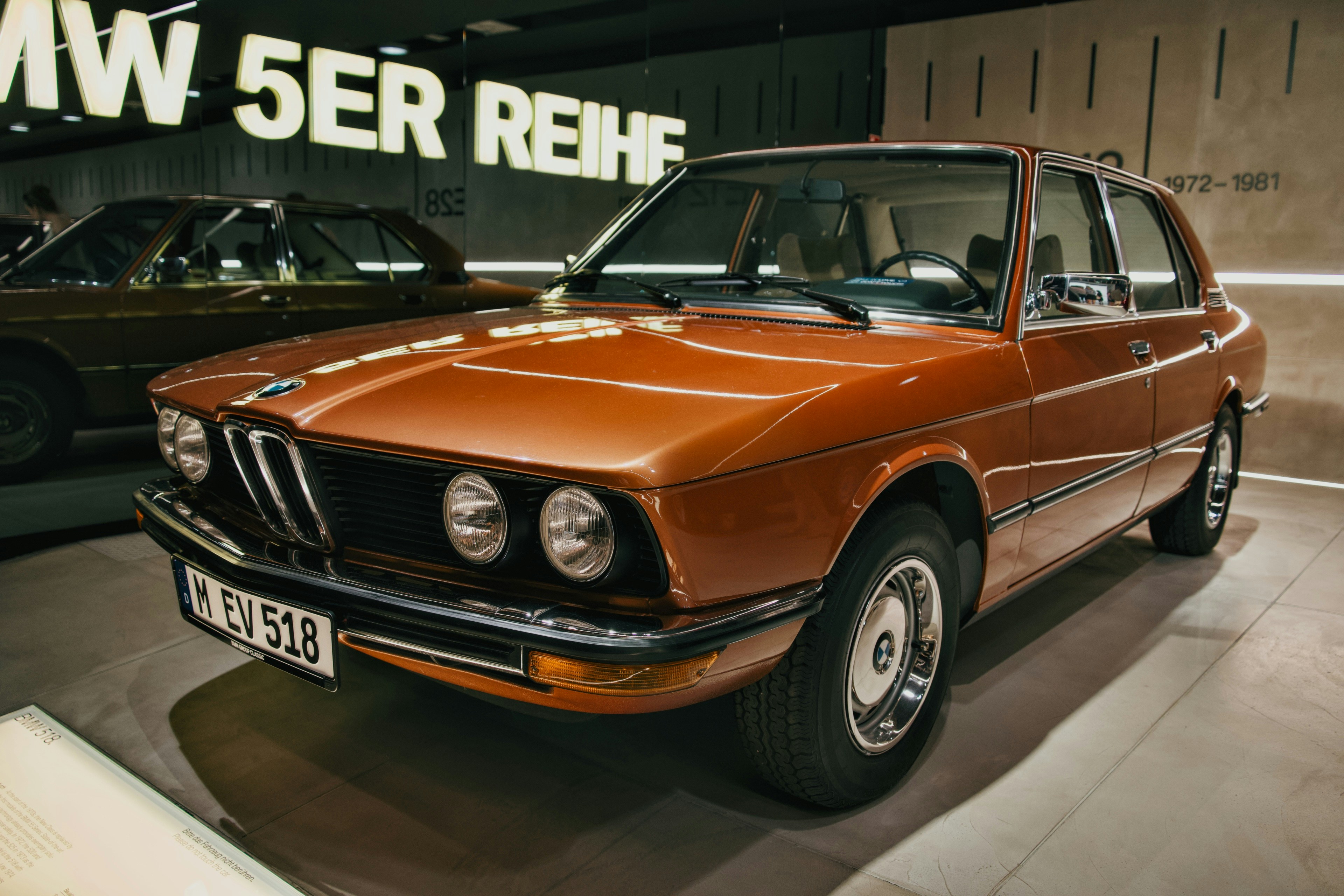 Orange Classic BMW on Display: Timeless Lines Under Museum Lighting