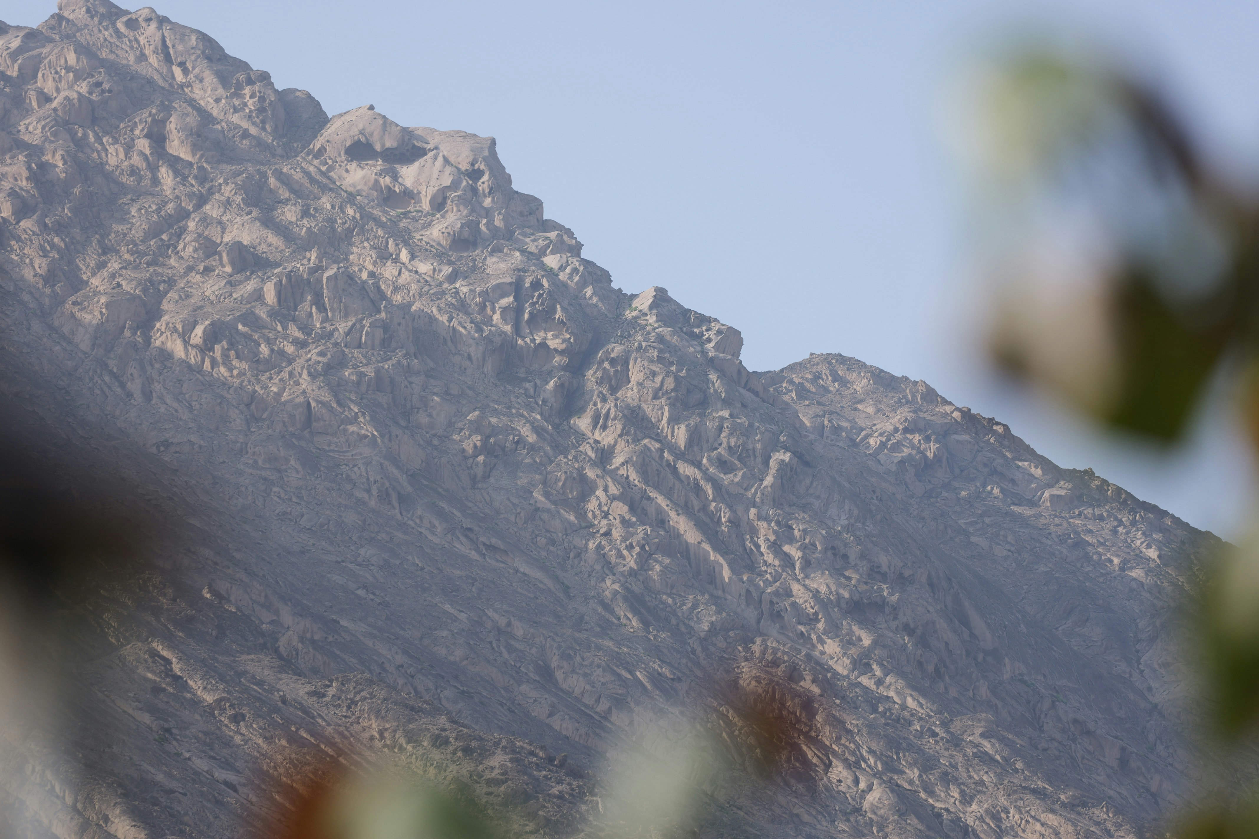 Craggy Summit in Soft Focus: A Mountain Ridge Between Blur and Breathable Sky