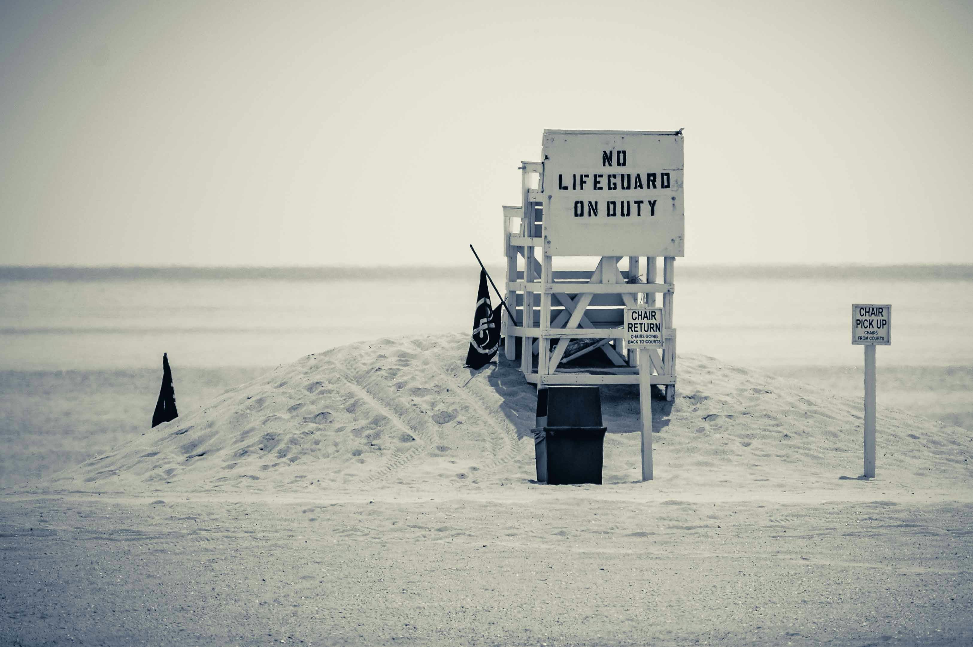 Lifeguard Stand on Quiet Shore — Timeless Beach Threshold