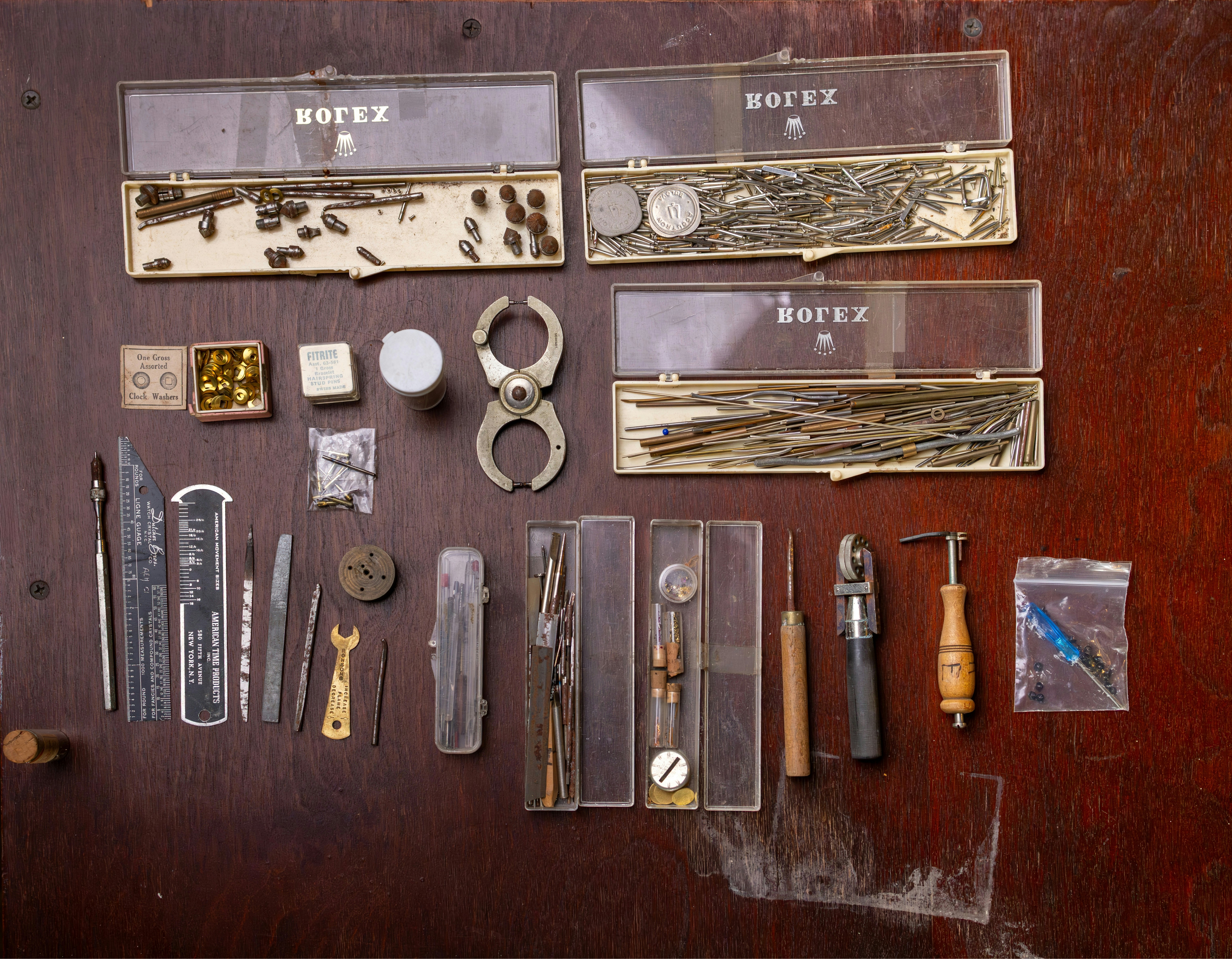 Fine Workbench of Tiny Instruments