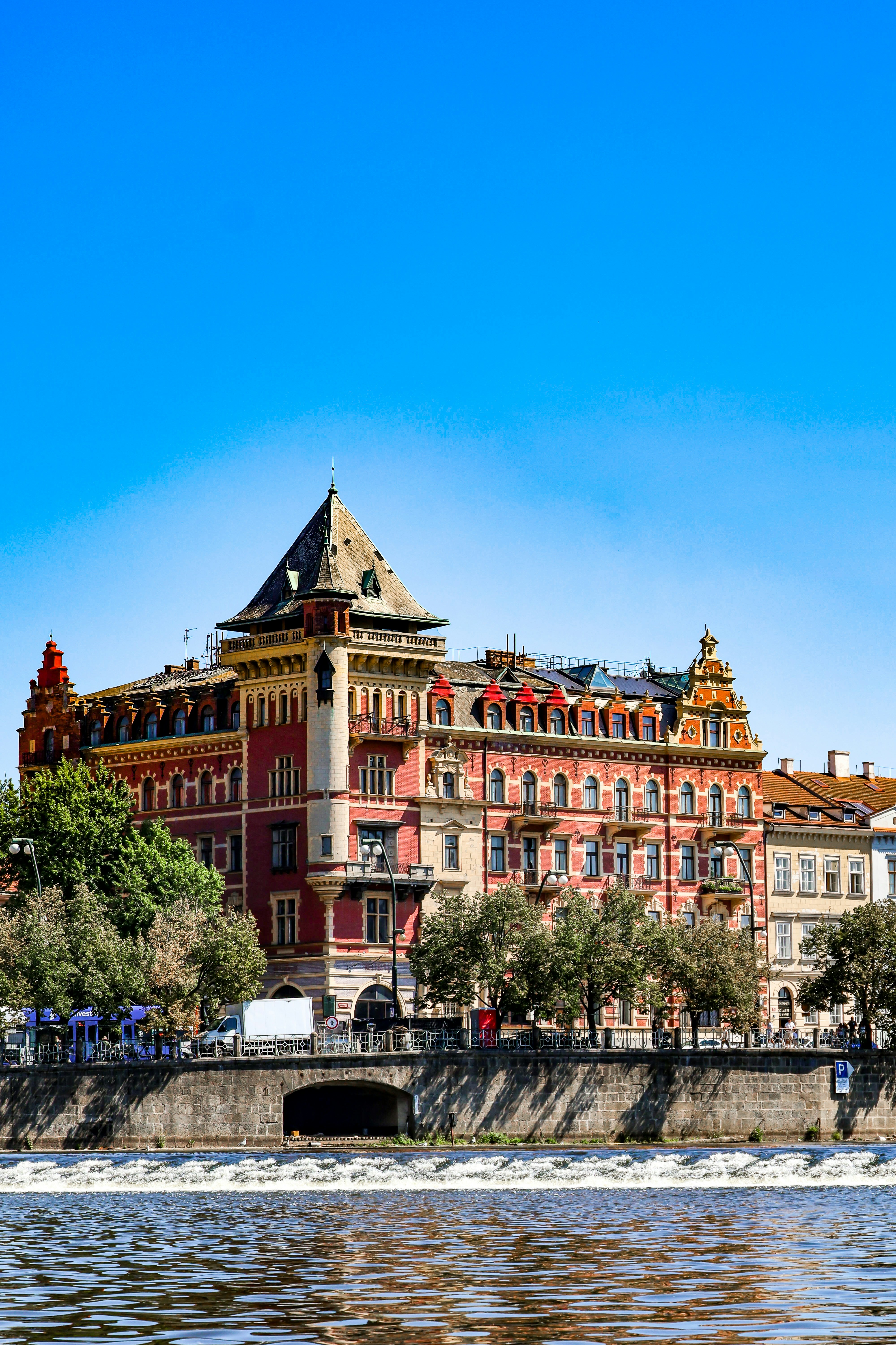 Historic Riverside Grandeur: Ornate red-brick Arcaded Hotel By the Water