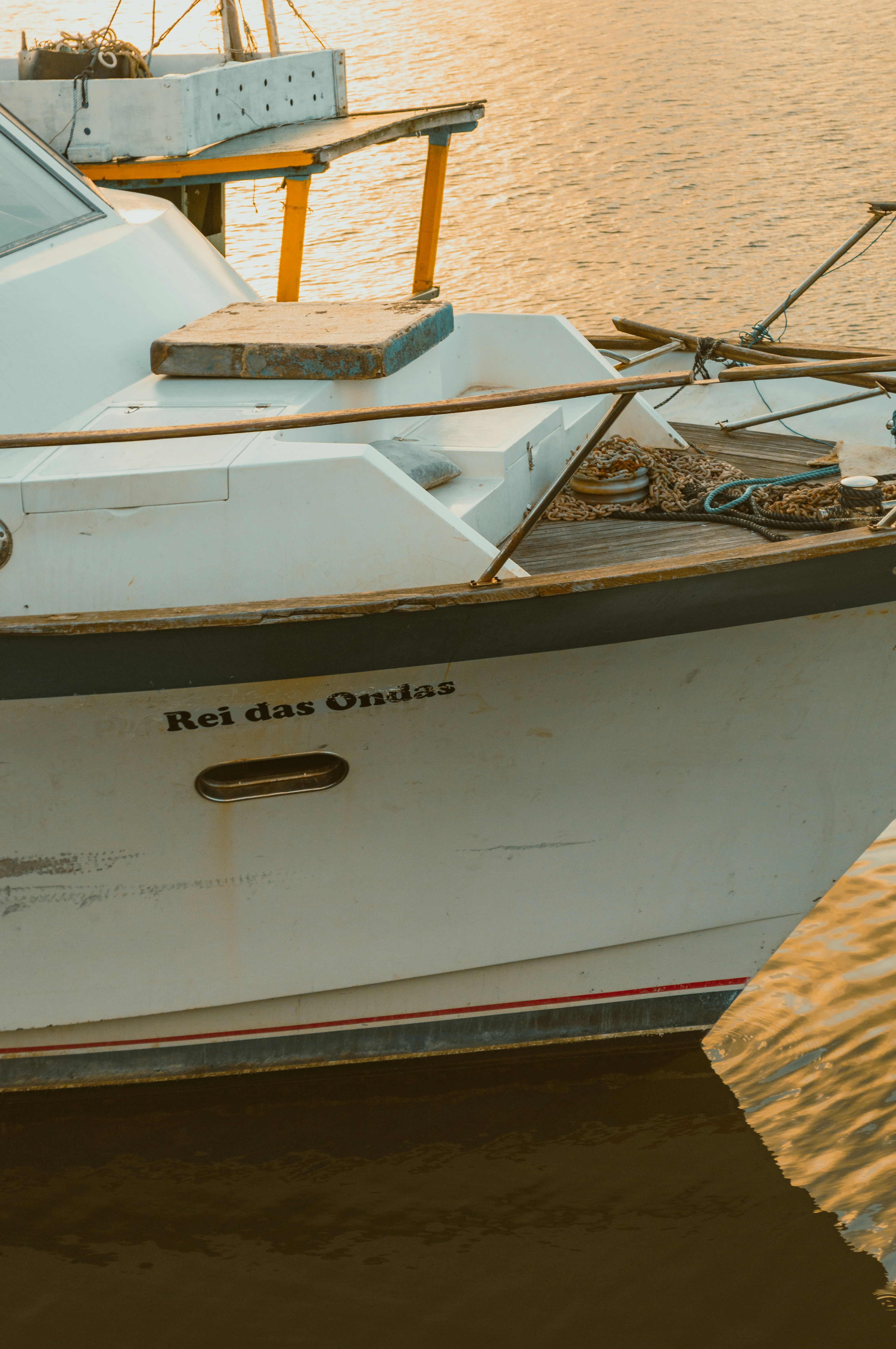 Rei das Ondas: A Docked Vessel at Golden Hour