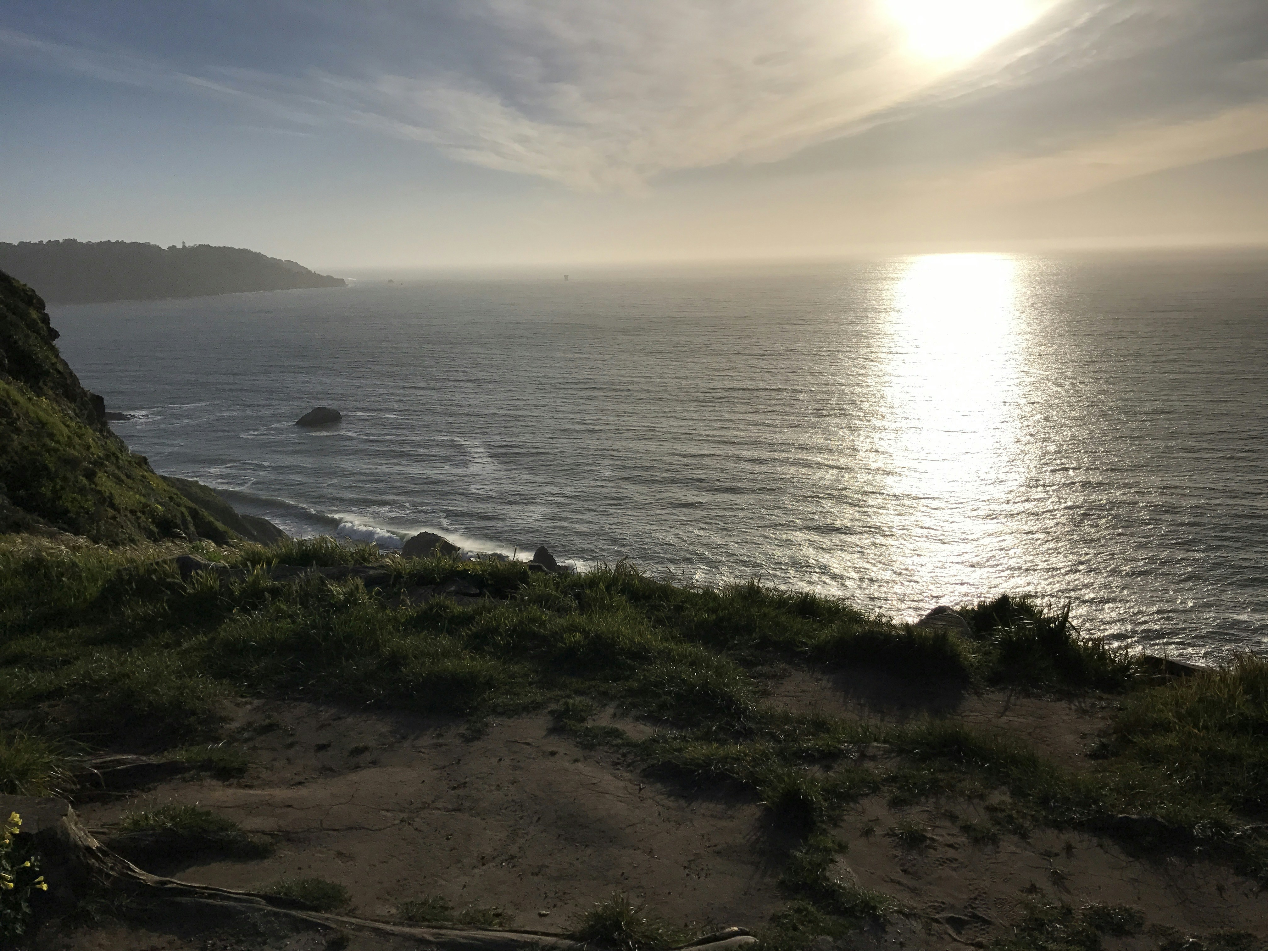 Sunlit Crest: A Quiet Cliffs Edge Over the Pacific
