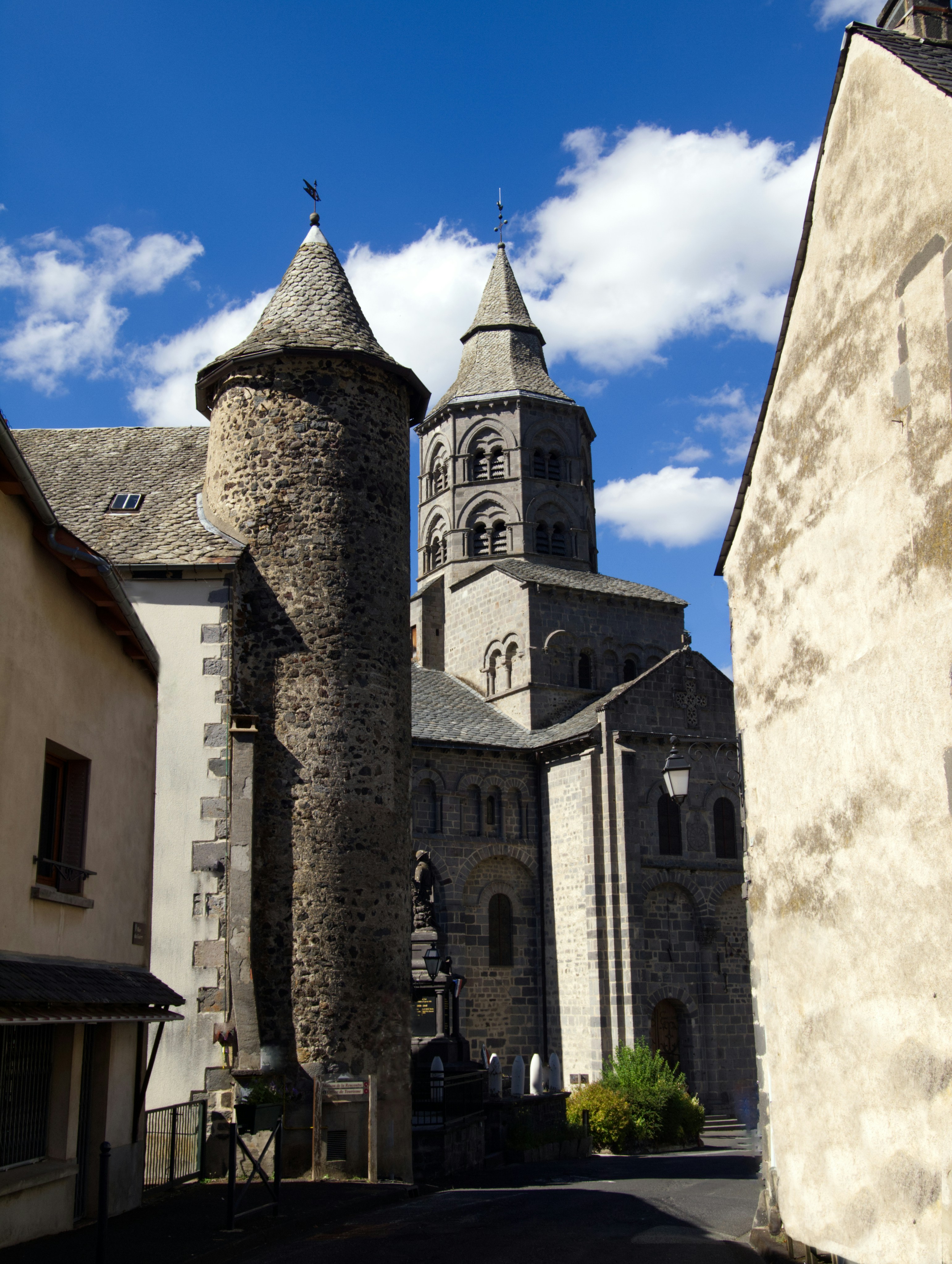 Stone Towers in the Narrow Lead: A Sunlit Passage toward the Cathedral