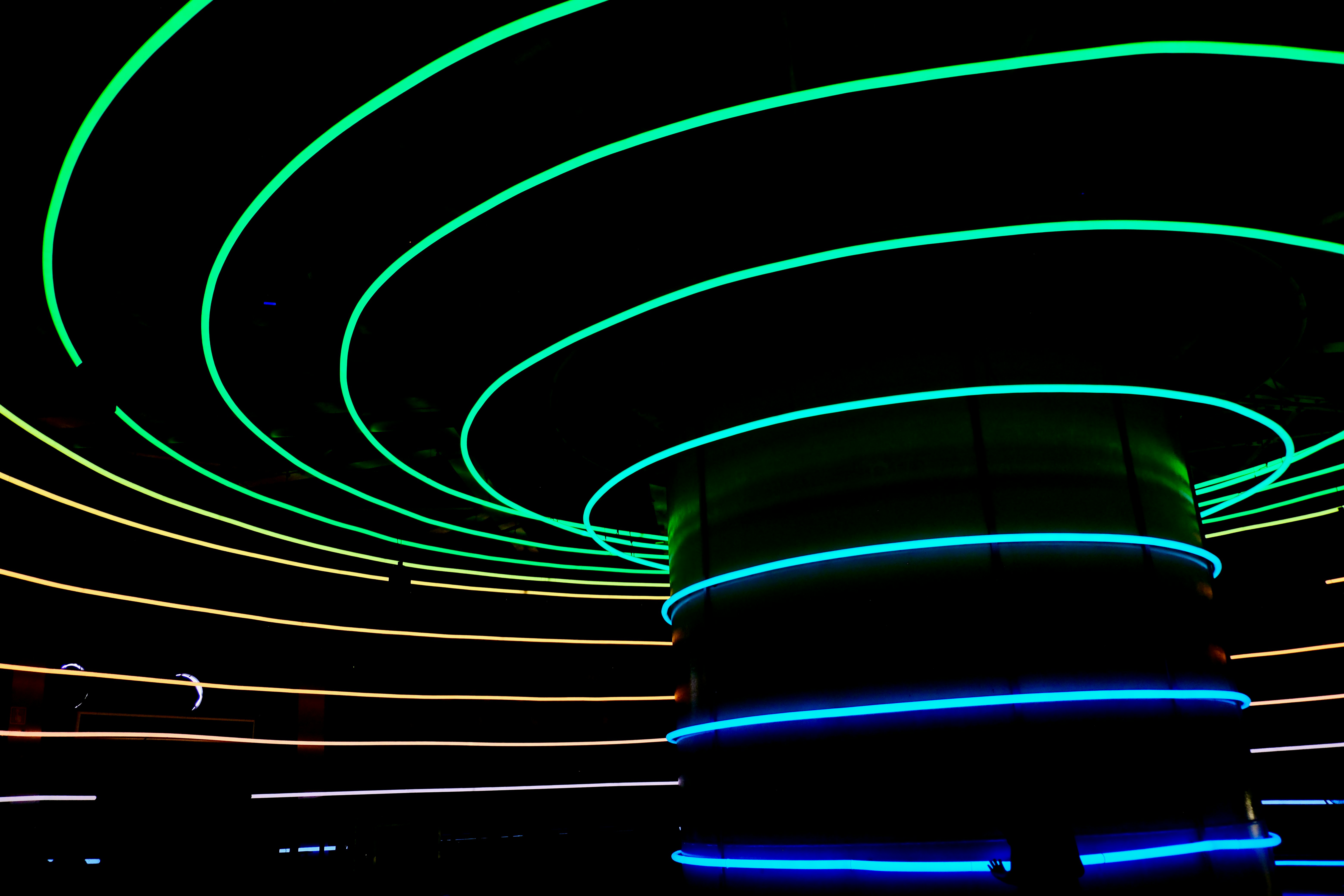 Spiraling Neon Rings: A Night at the Circular Light Machine