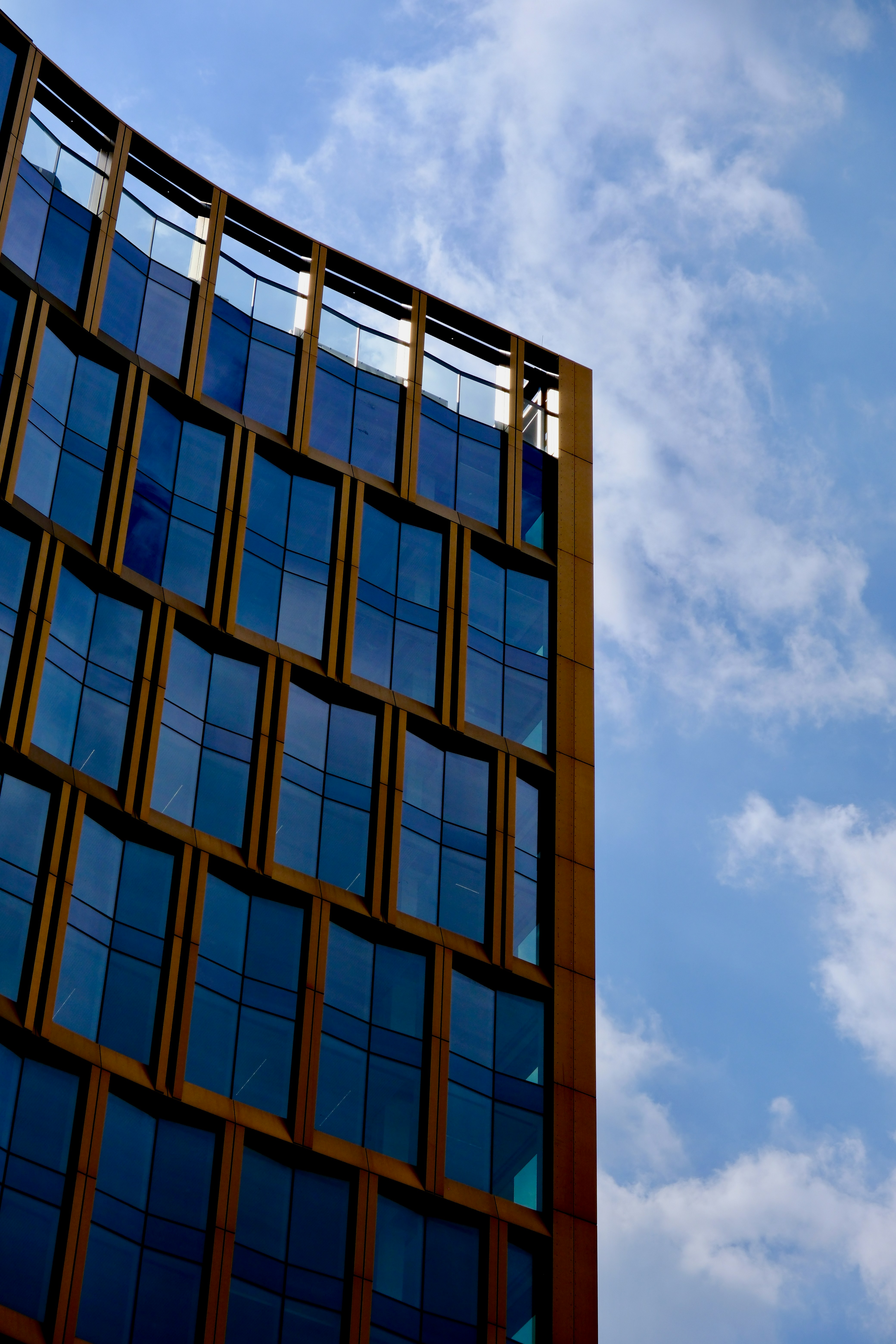 Singaporean Glass Wave: A Corner of Blue and Steel Rising to the Sky
