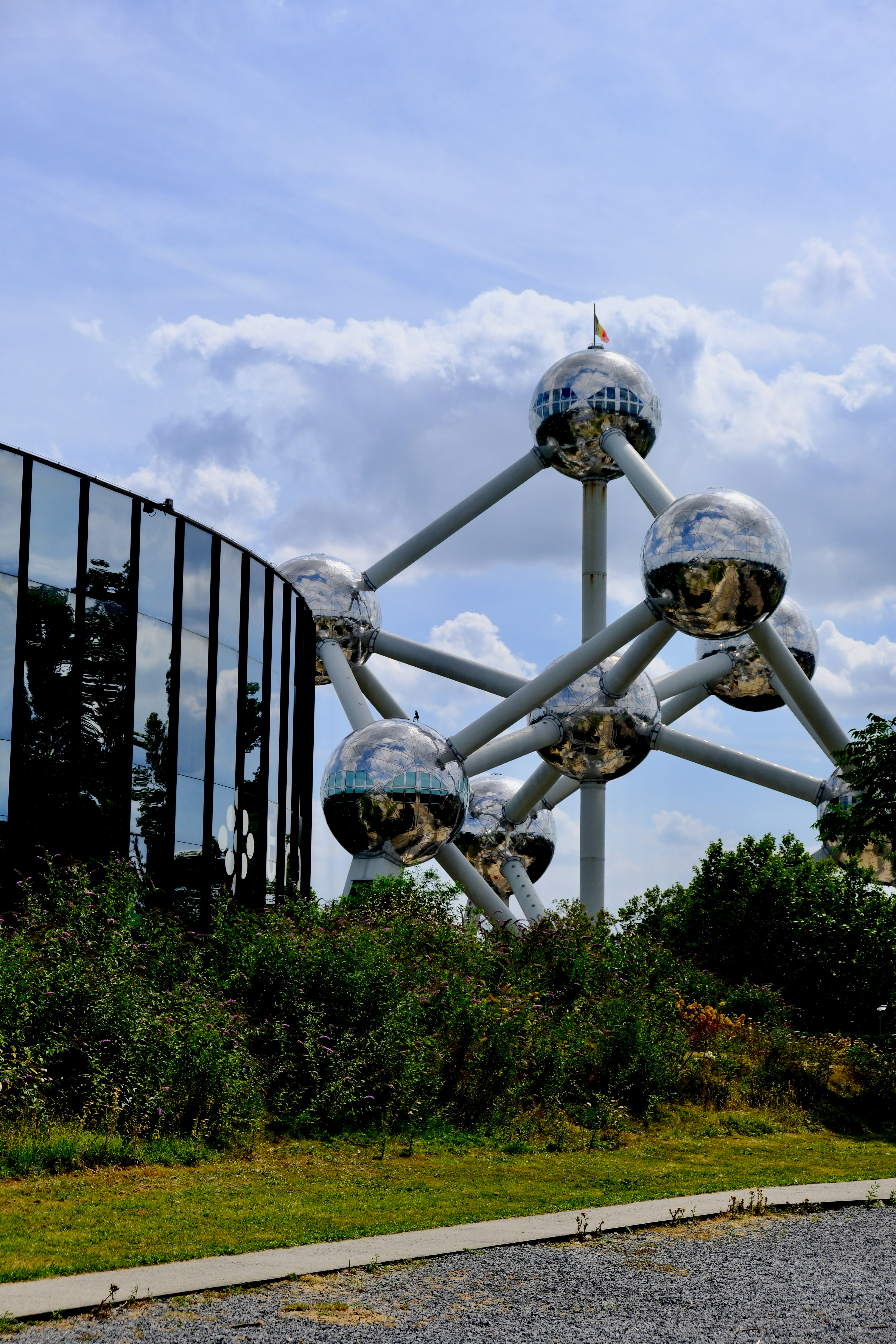 Gleaming Spheres: The Atom Model Amid Urban Greens