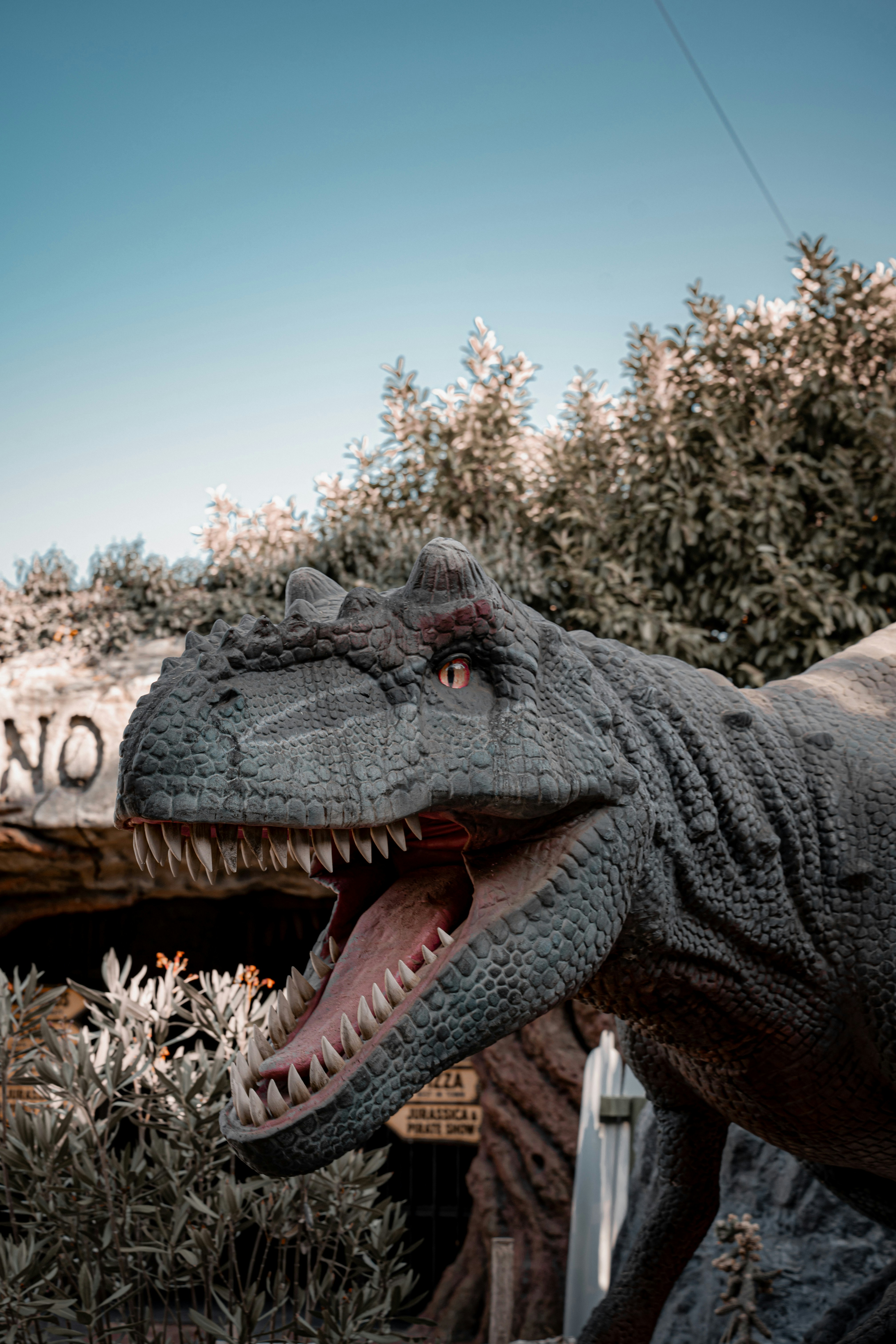 Open-mouthed Tyrant: A life-sized Animatronic Allosaurus Guards a Deserted Exhibit