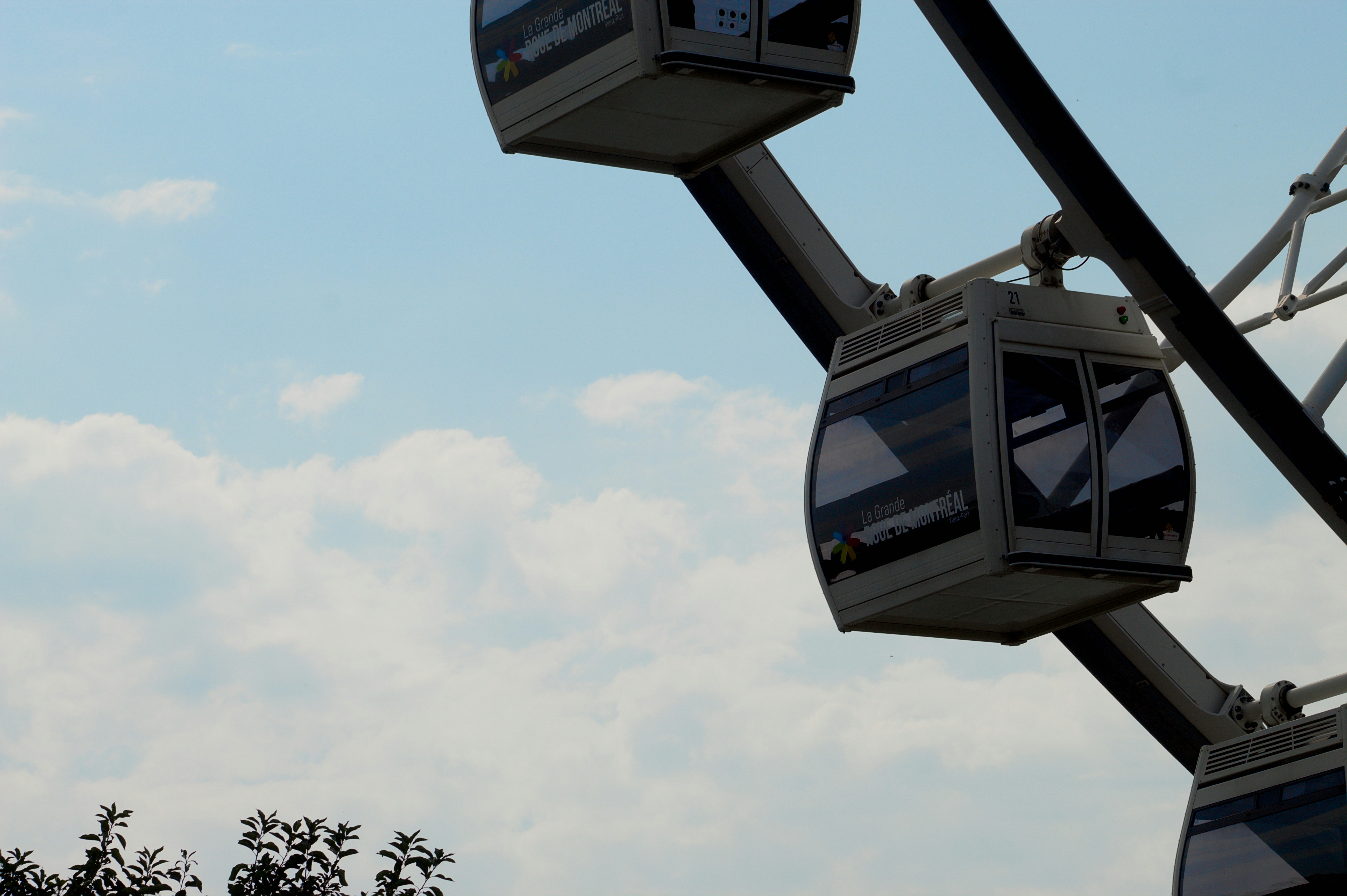 Skyward Cabins: A Close Encounter with the Ferris Wheel