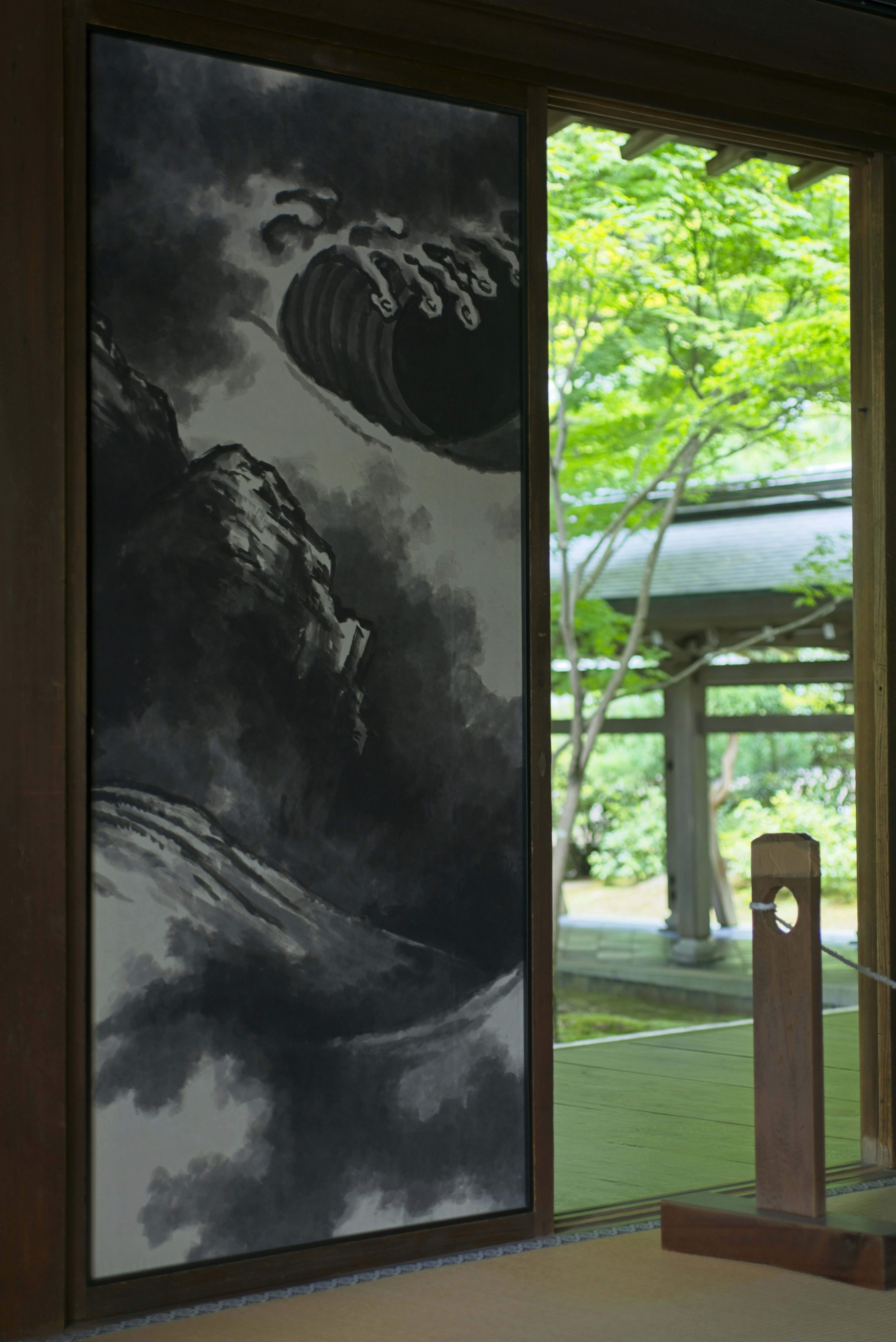 Split View: Traditional Screen Door Meets Serene Japanese Garden