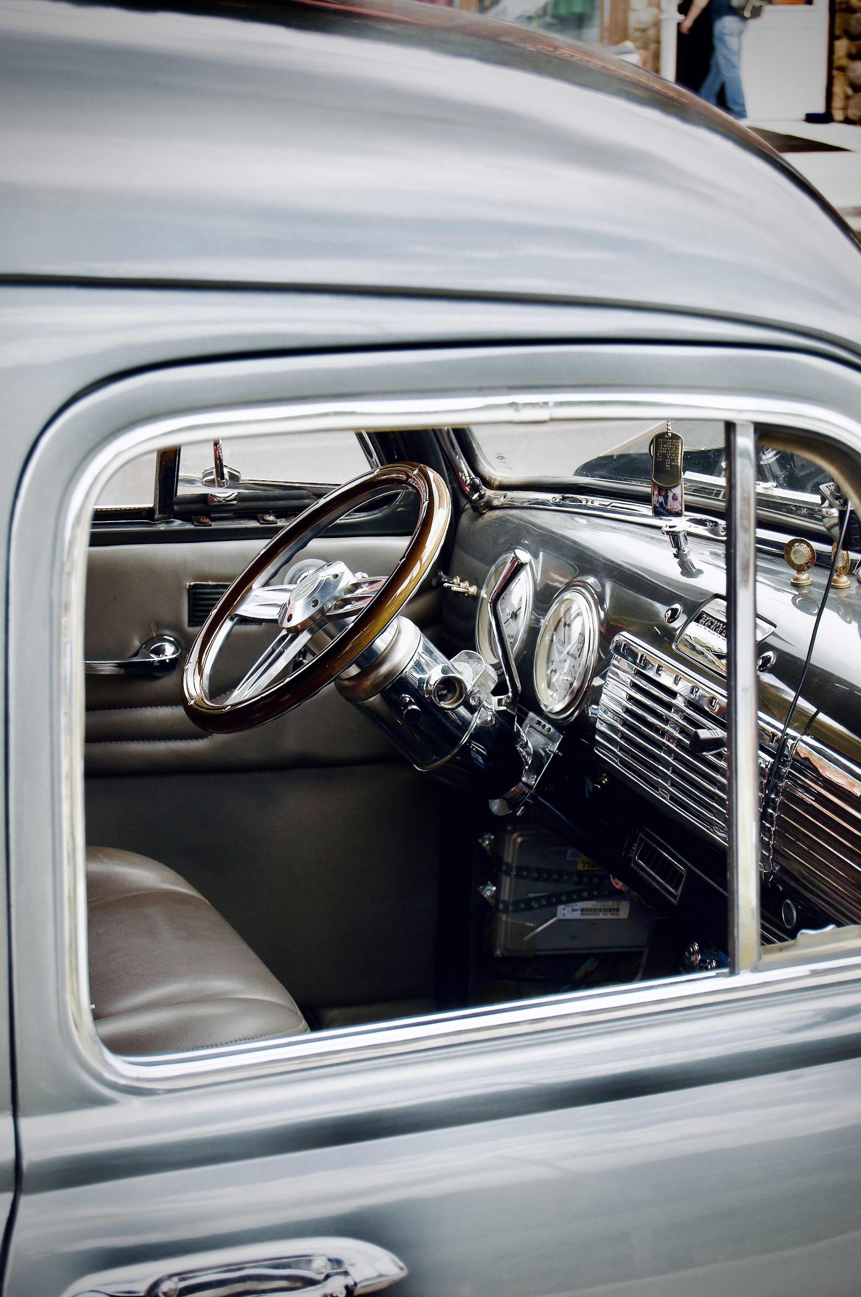 Timeless cabin: vintage car cockpit framed through a rounded window