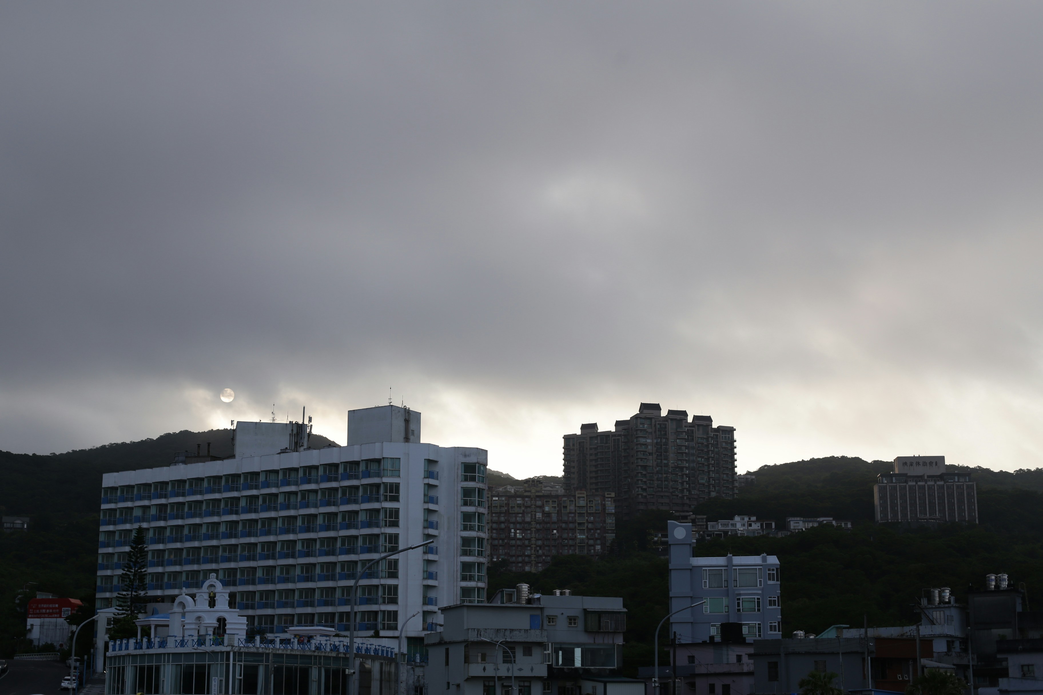 Evening Over Cresting Skyline: A Quiet City Dusk