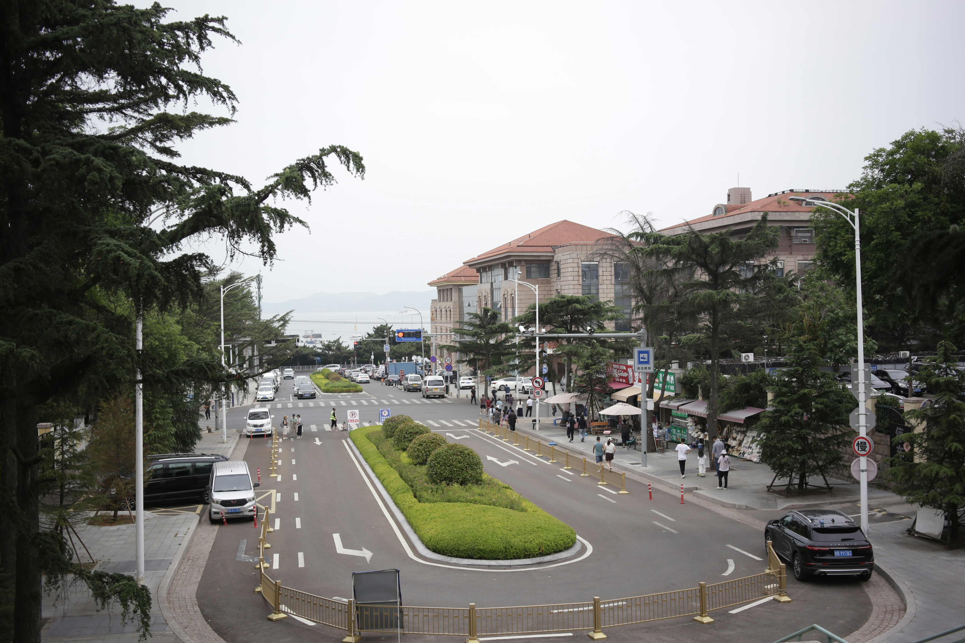 City Circle: A Quiet Boulevard Framed by Greenery and Facades