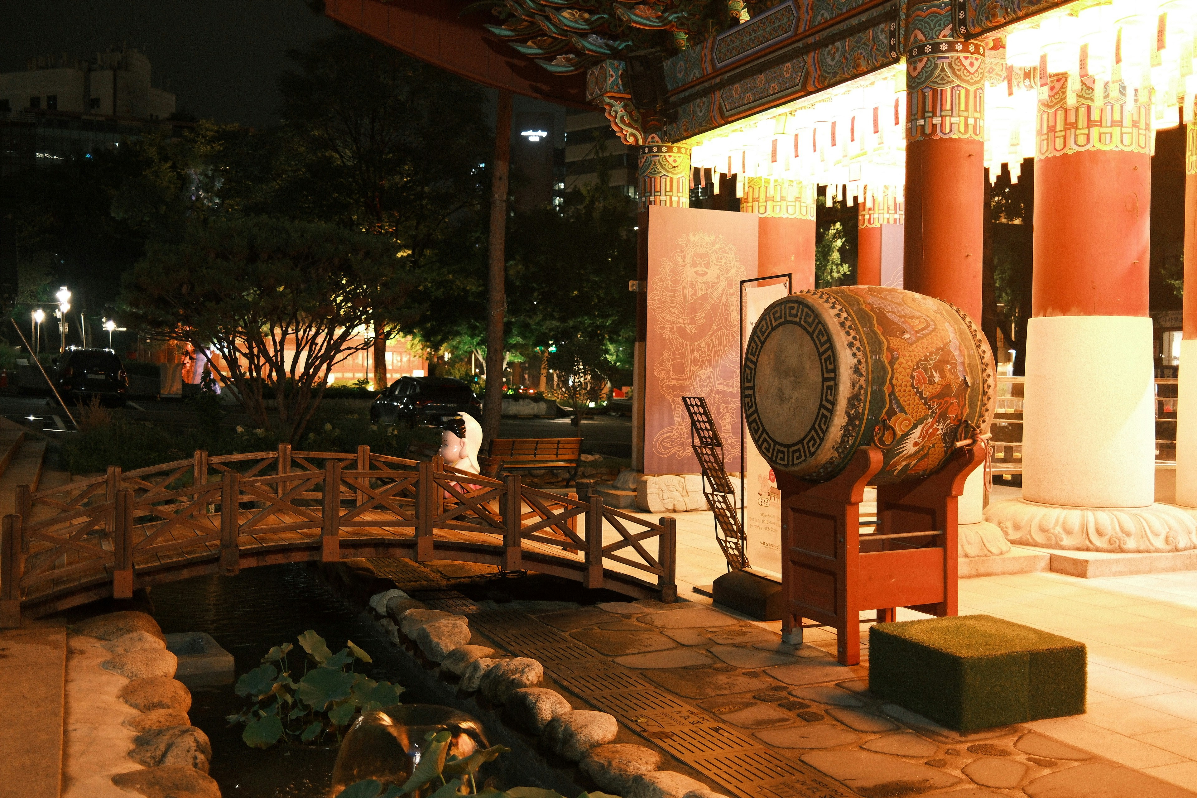 Moonlit Drum at the Gate: Lanterns and Architecture in Night Light