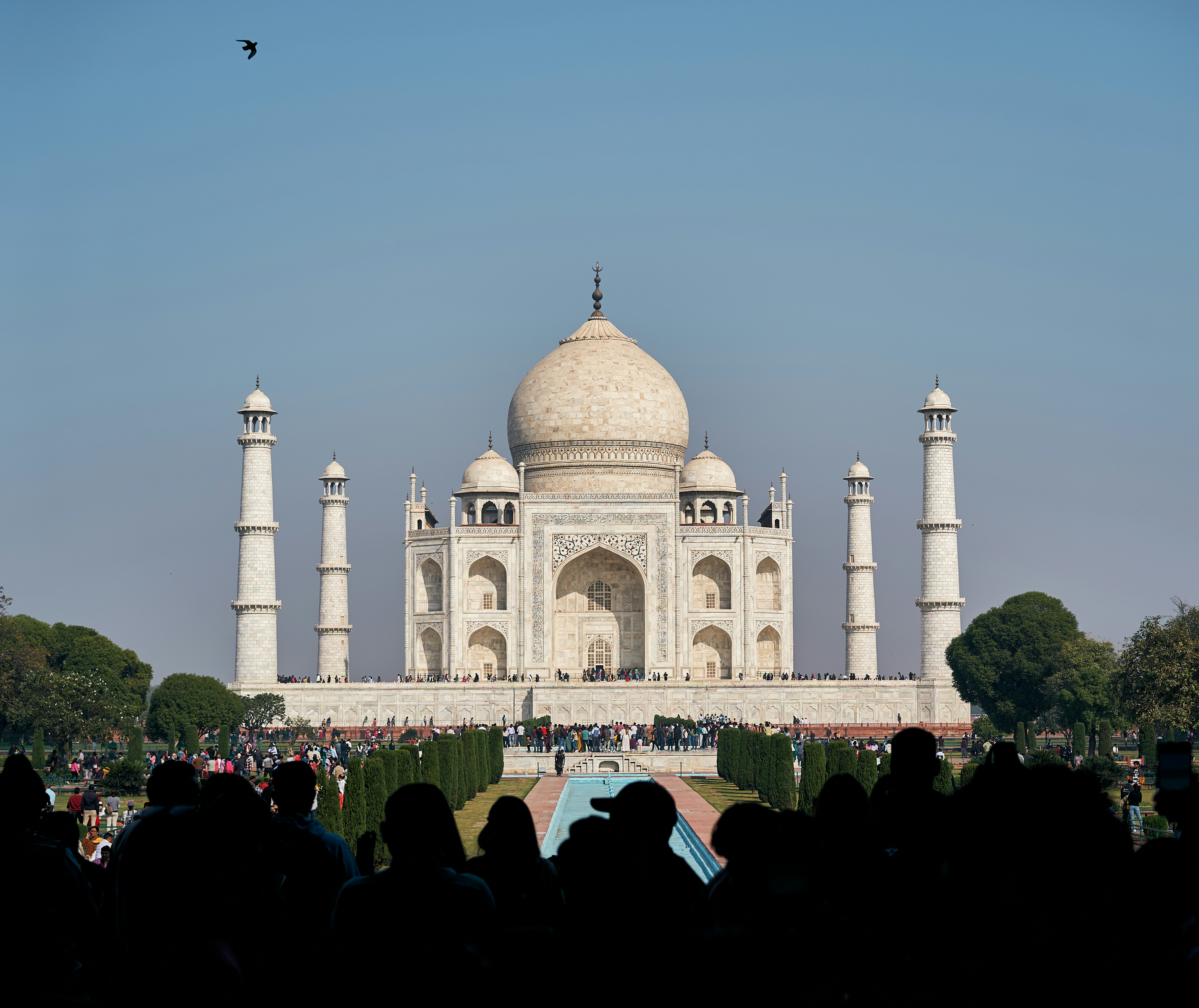 Silhouette at the Gate: The Taj Mahal Calm Under a Clear Sky