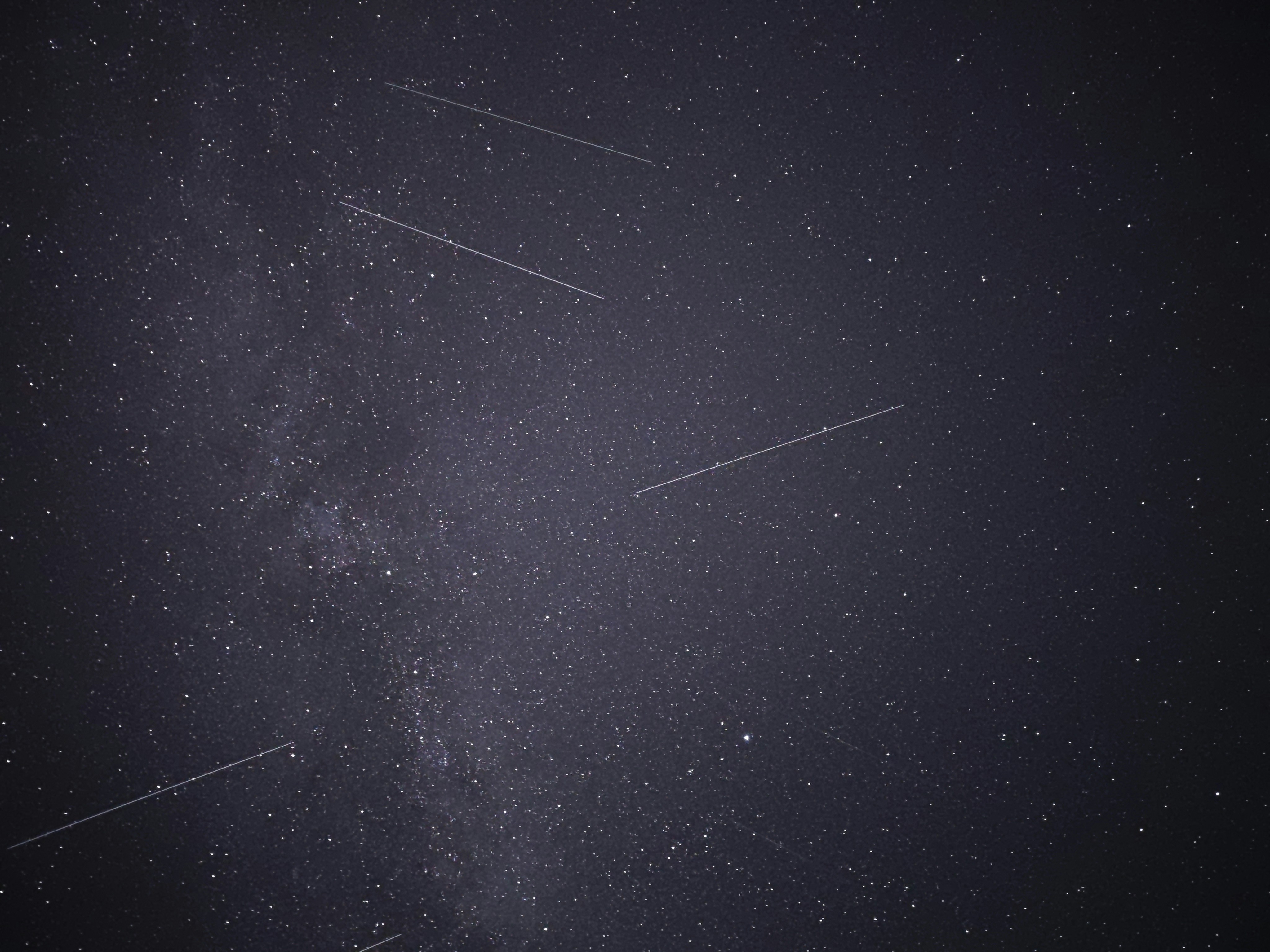Meteor Shower Threads Across the Milky Way