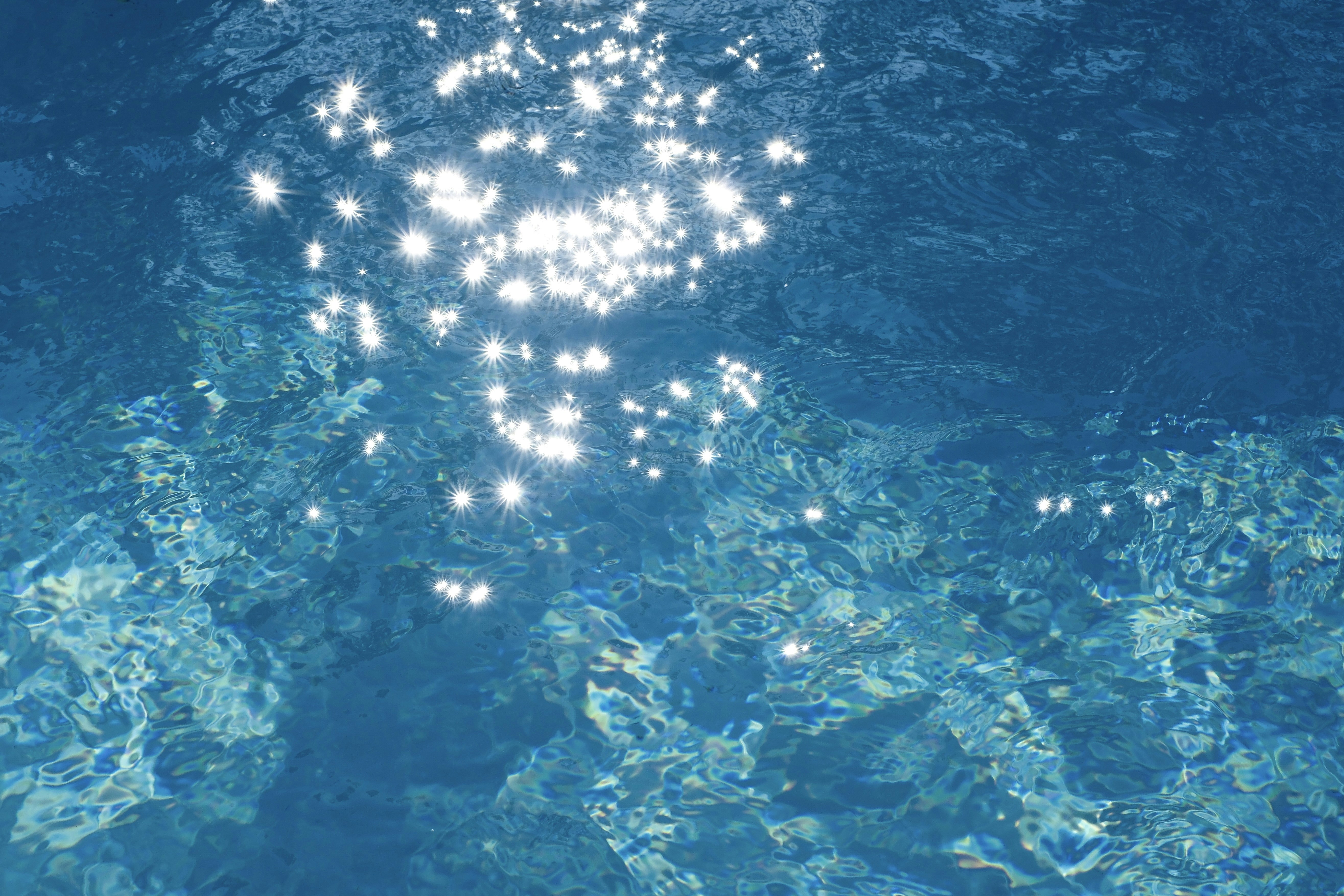 Sunlit Ripples: A Glimpse of Blue Light on Gentle Waves