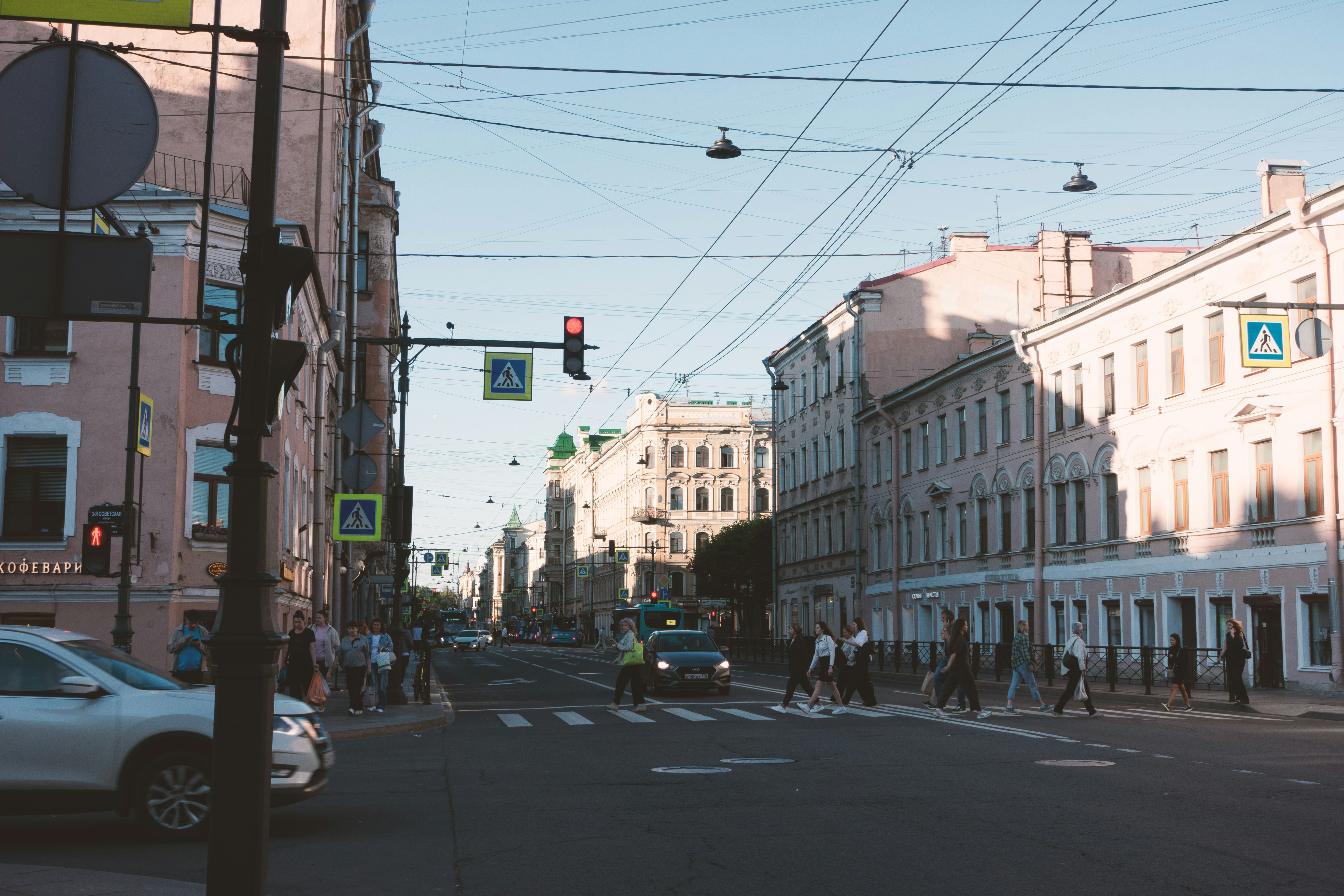 Crosswalk Pulse: City Street Scene with Pedestrians and Traffic Signals
