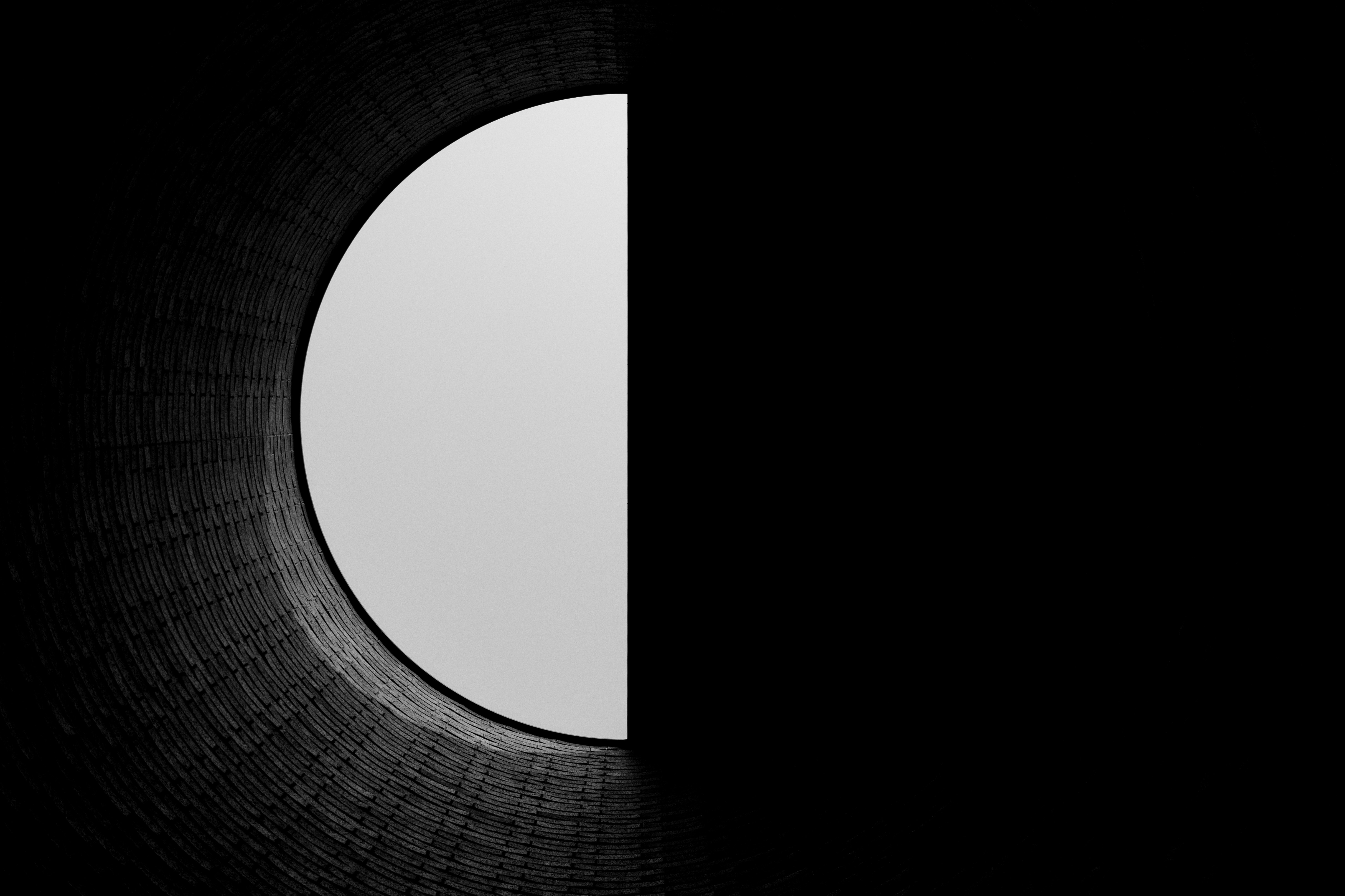 Light at the Threshold: Circular Void in a Brick Tunnel