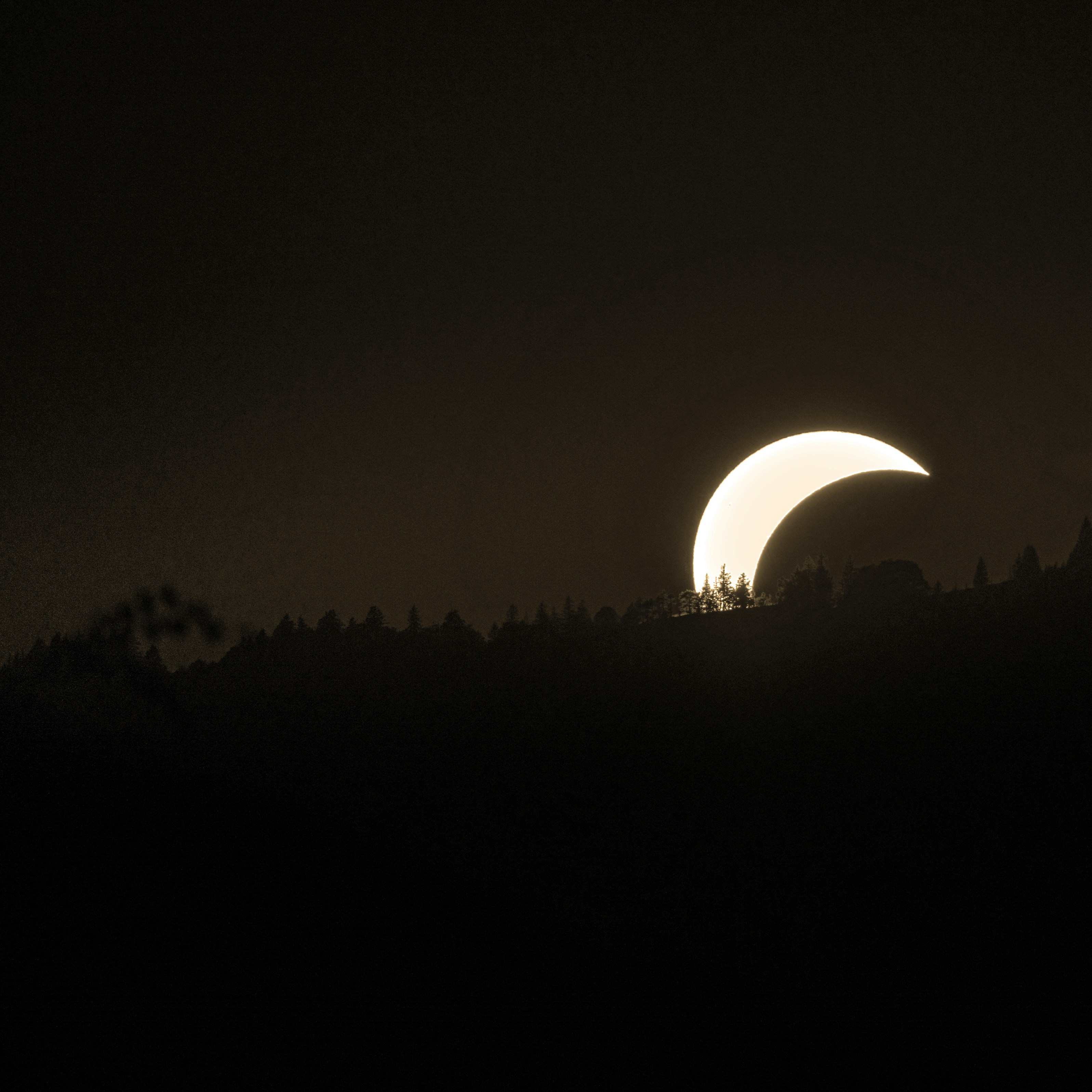 Crescent Moonrise over a silent ridge
