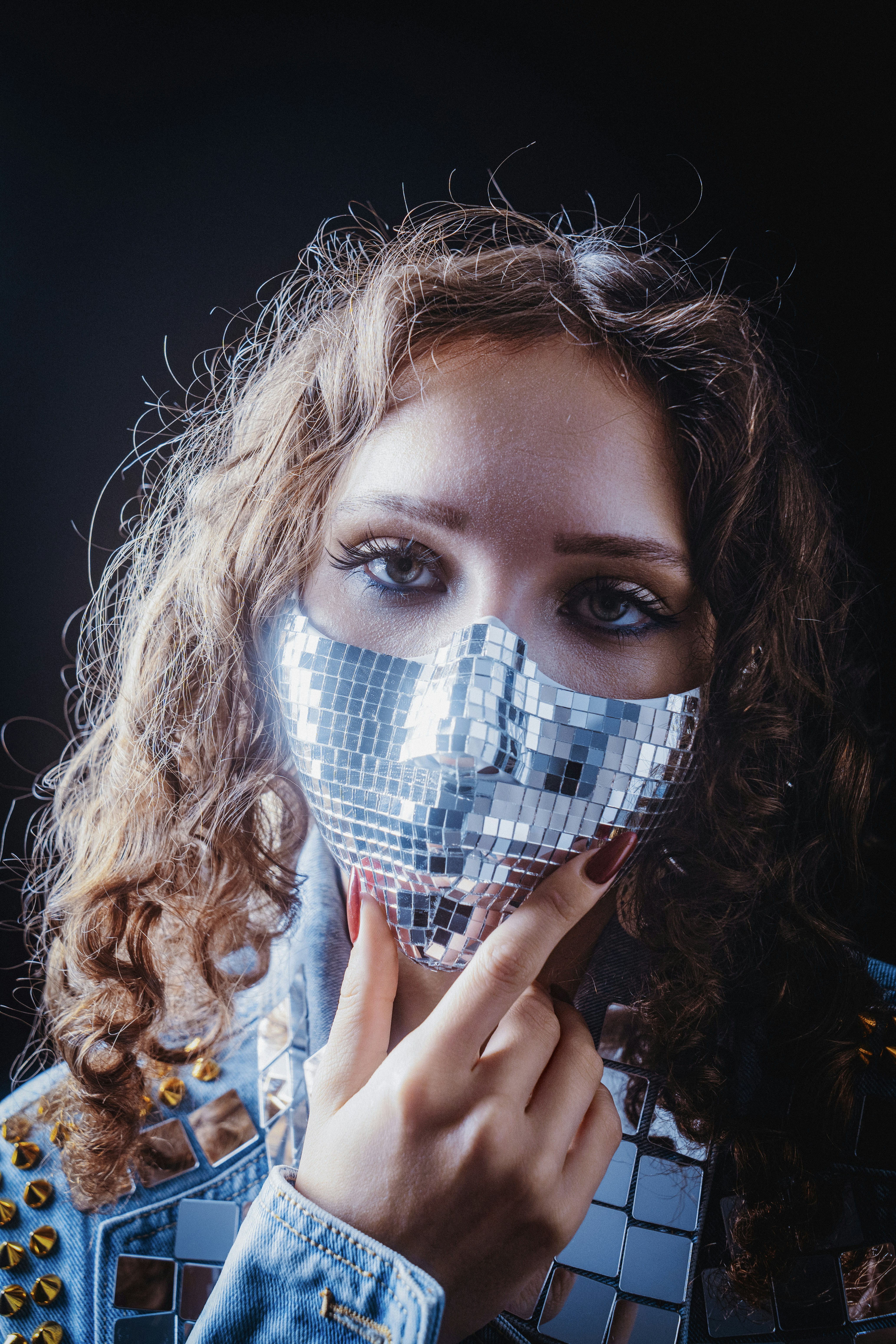 Mirrored Mask: Portrait in fragments