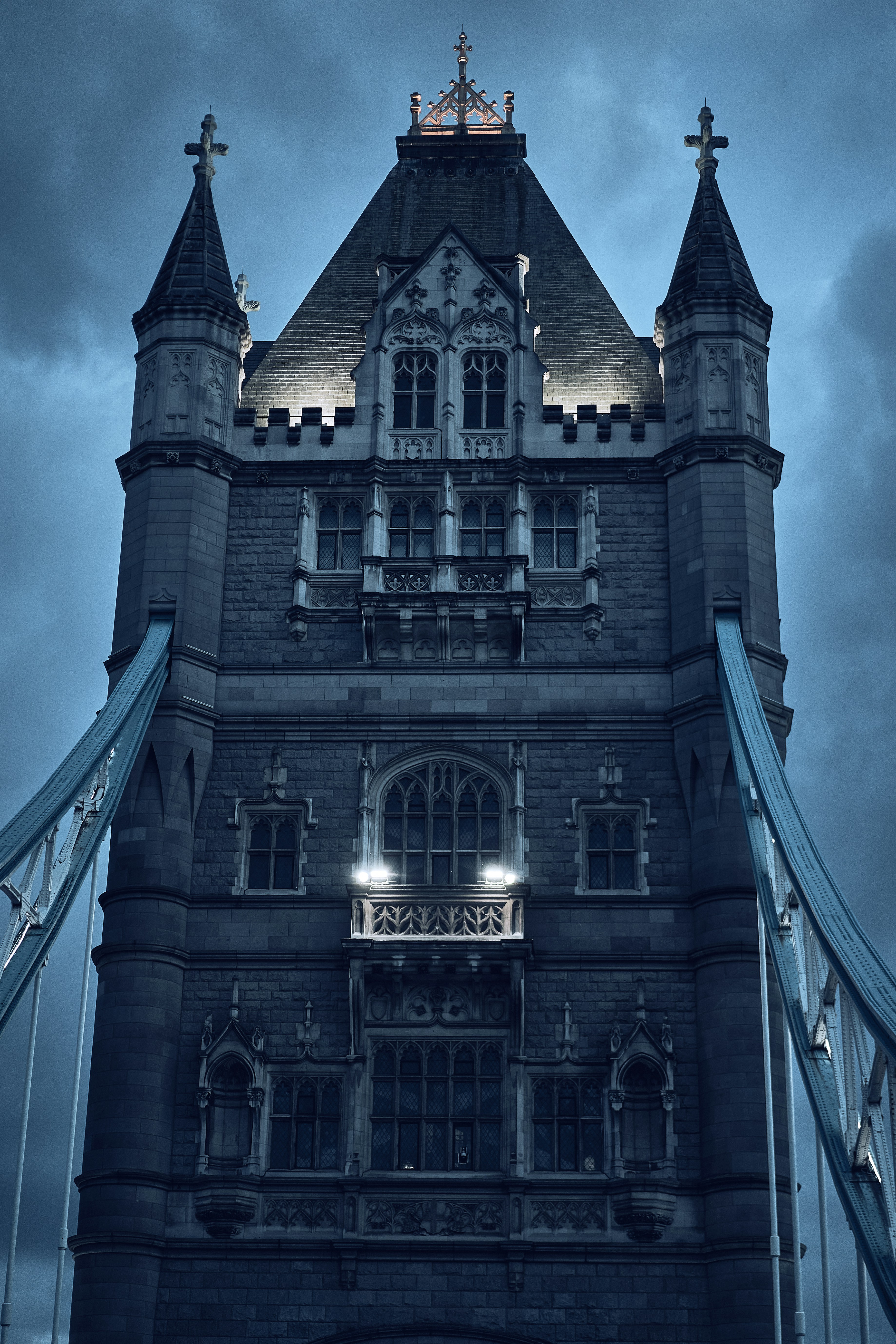 Gothic Arches and Towers: Tower Bridge’s Central Portal at Dusk