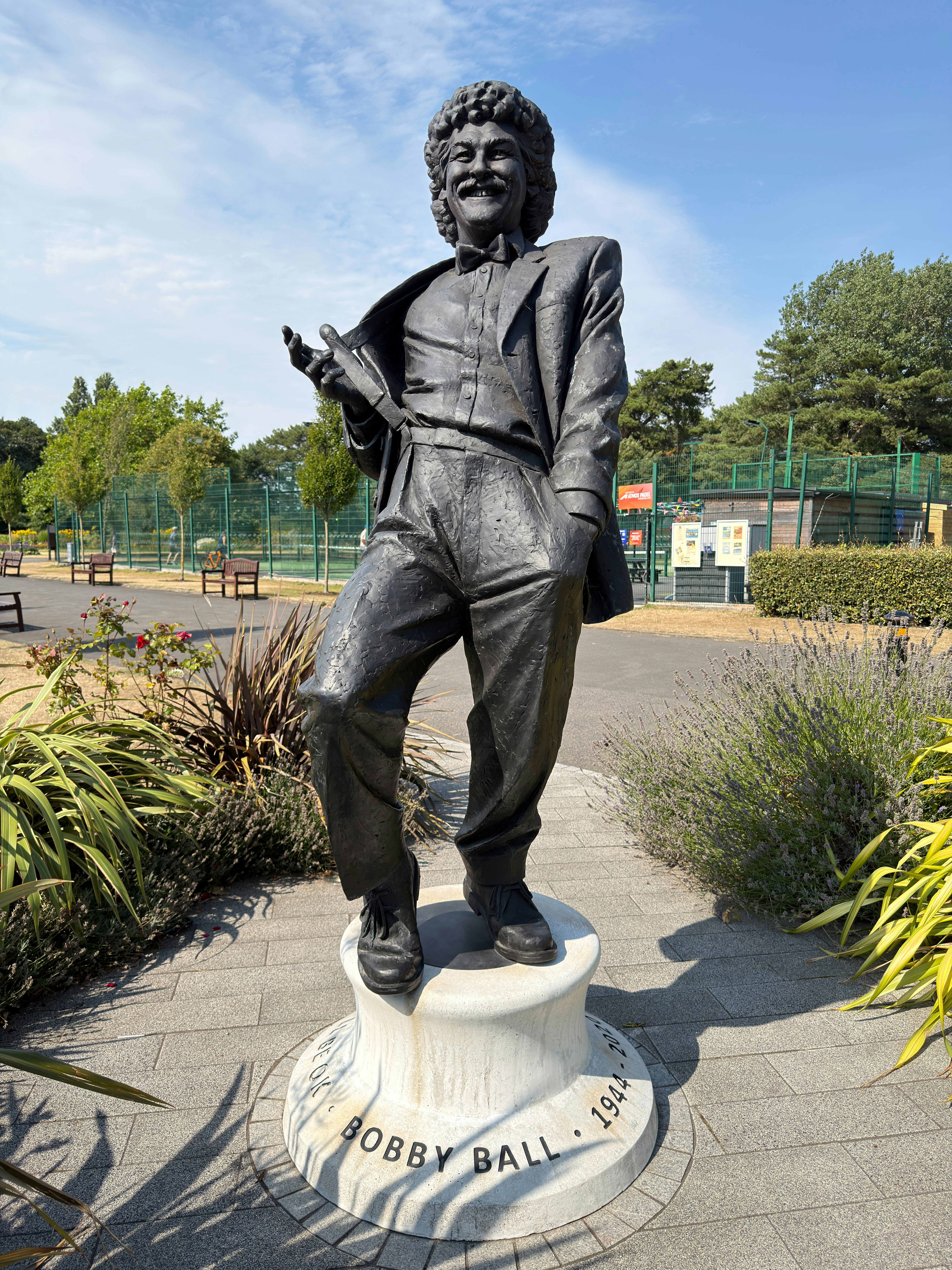 Grooving Genius: A Suave Statue Poised Above the Pedestal