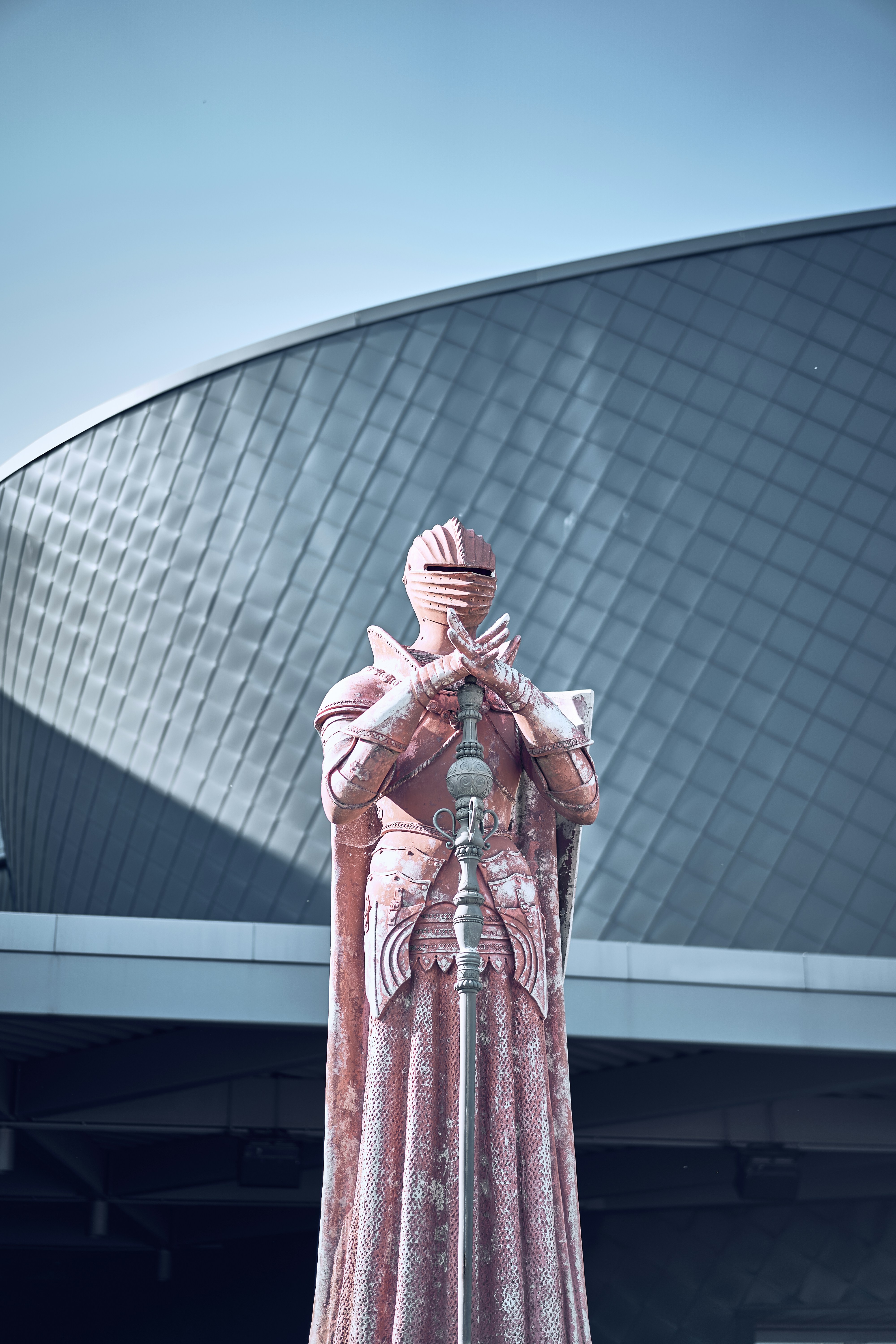 Knight of Light: Echoes of a Faint Rose in Steel Architecture