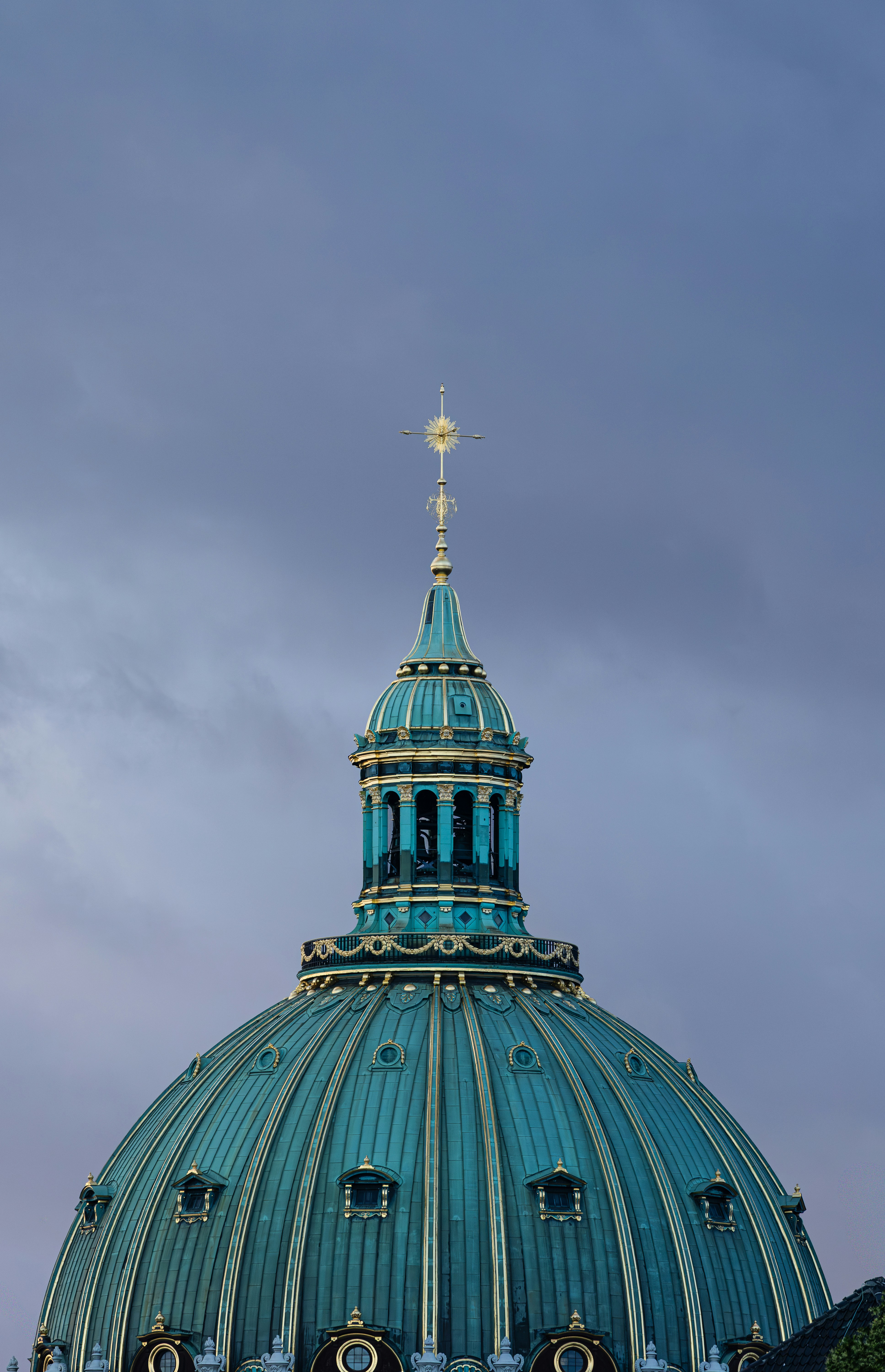 The Crowned Dome: Blue-green Glory of a Historic Capitol